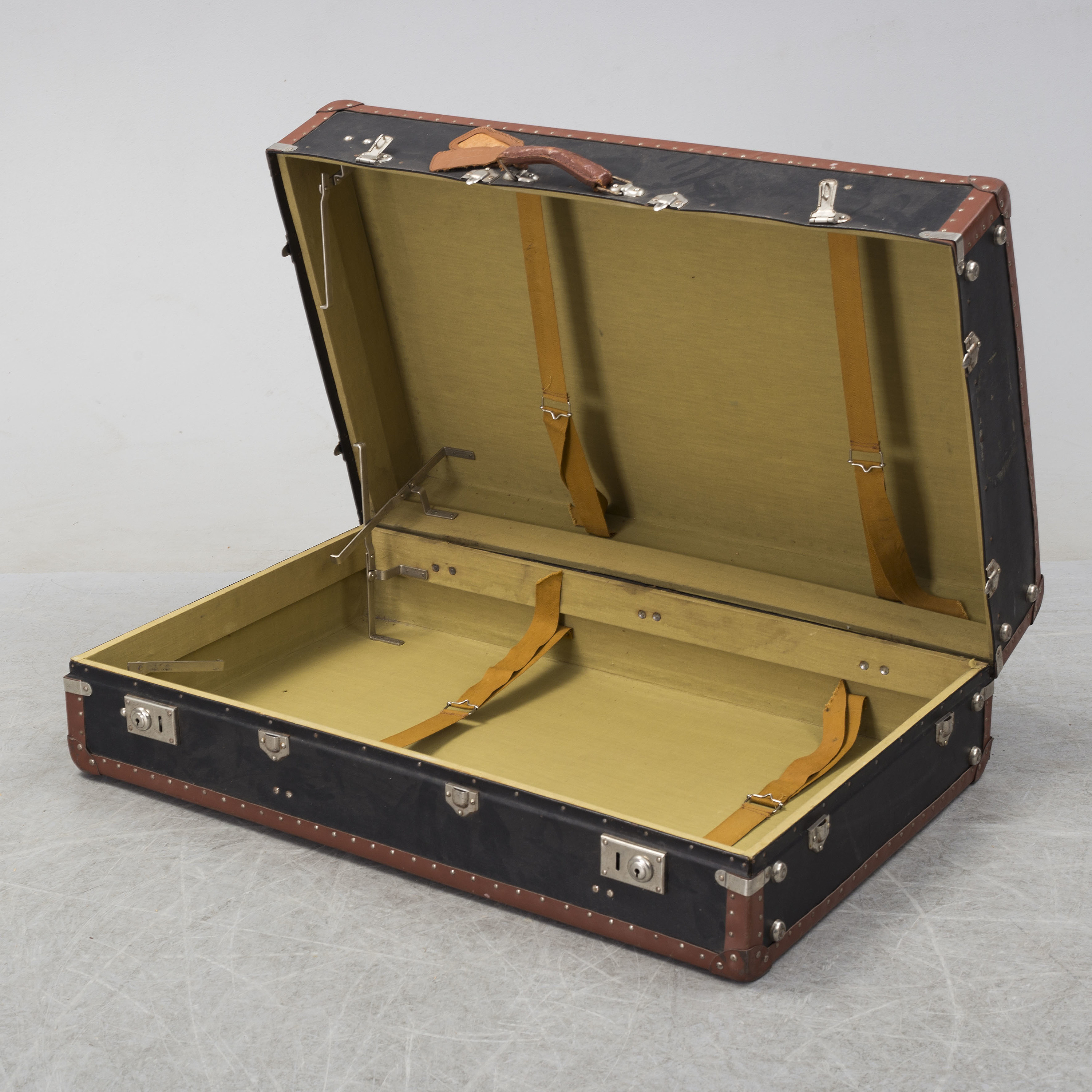 A first half of the 20th century suitcase. - Bukowskis