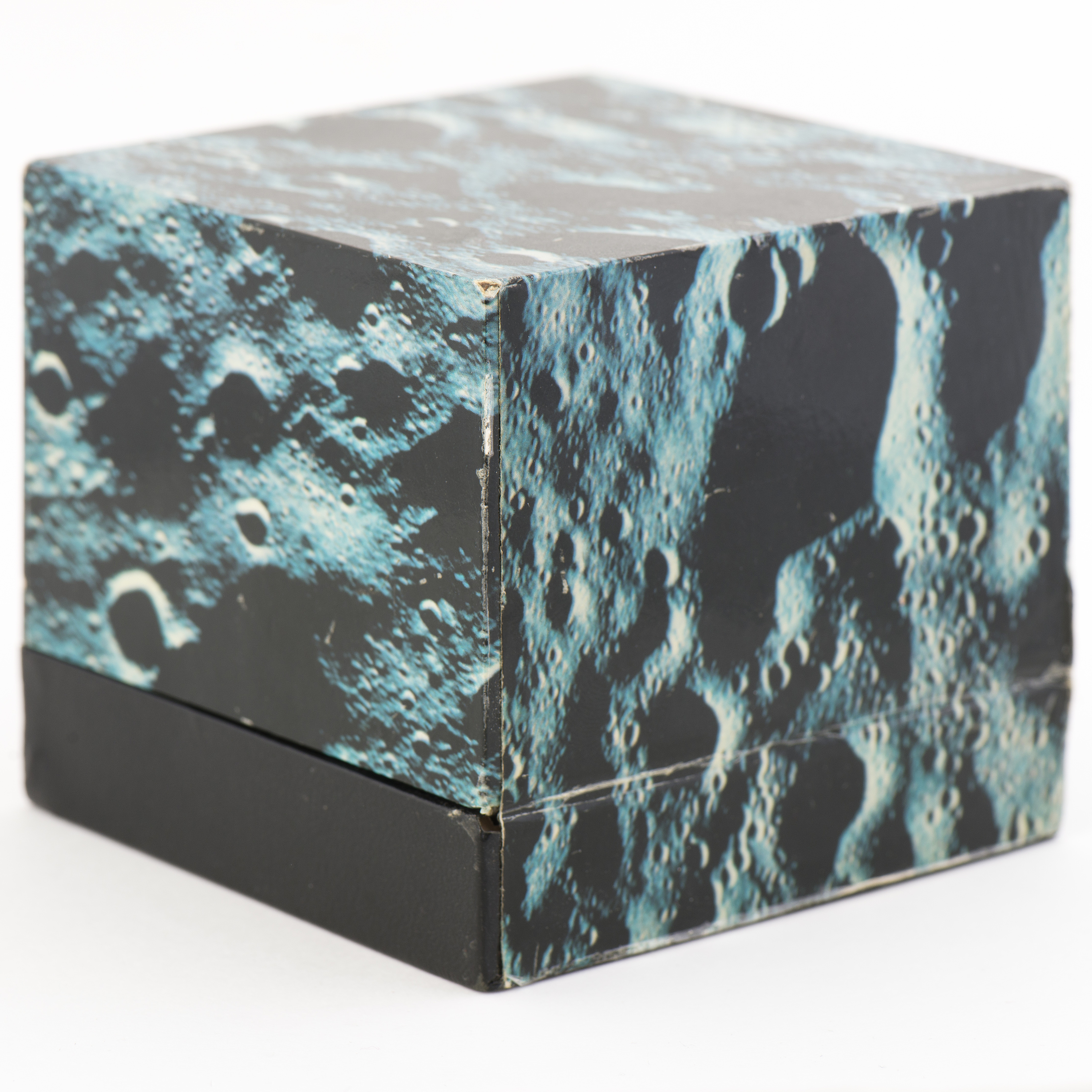 OMEGA, Speedmaster "Moon Crater Box". - Bukowskis