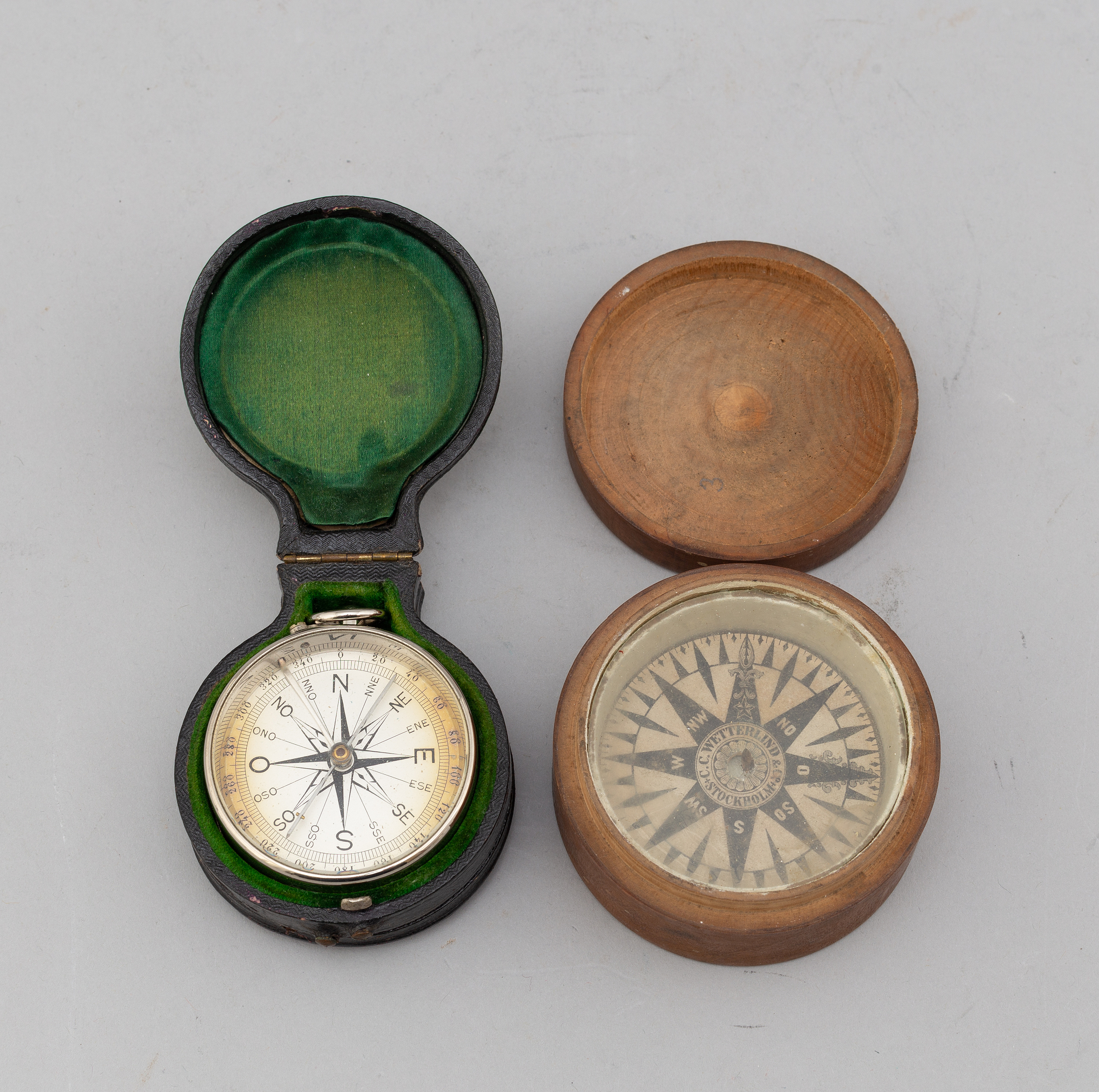 Two 20th century compasses. - Bukowskis