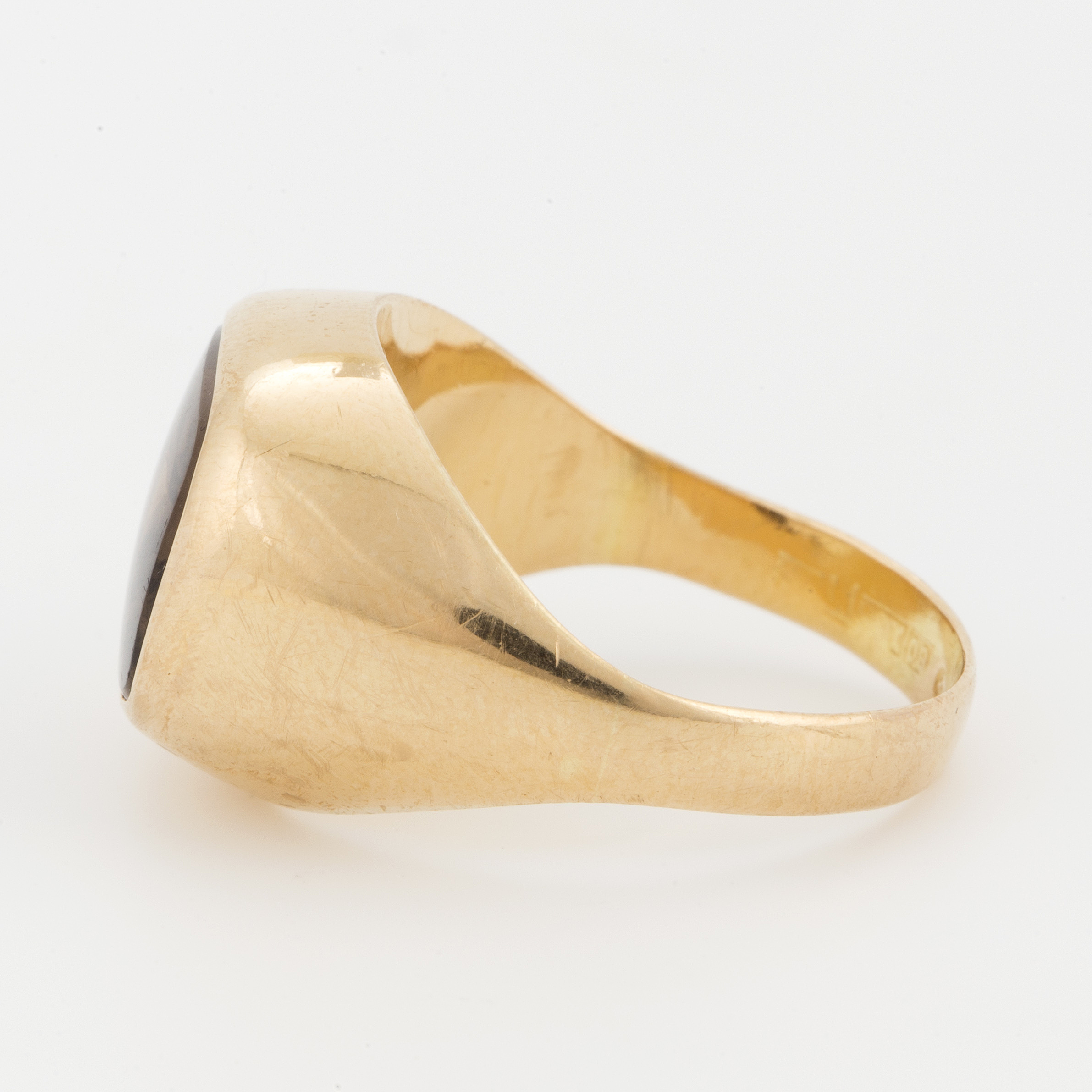 KLACKRING, 18K guld med rökkvarts. - Bukowskis