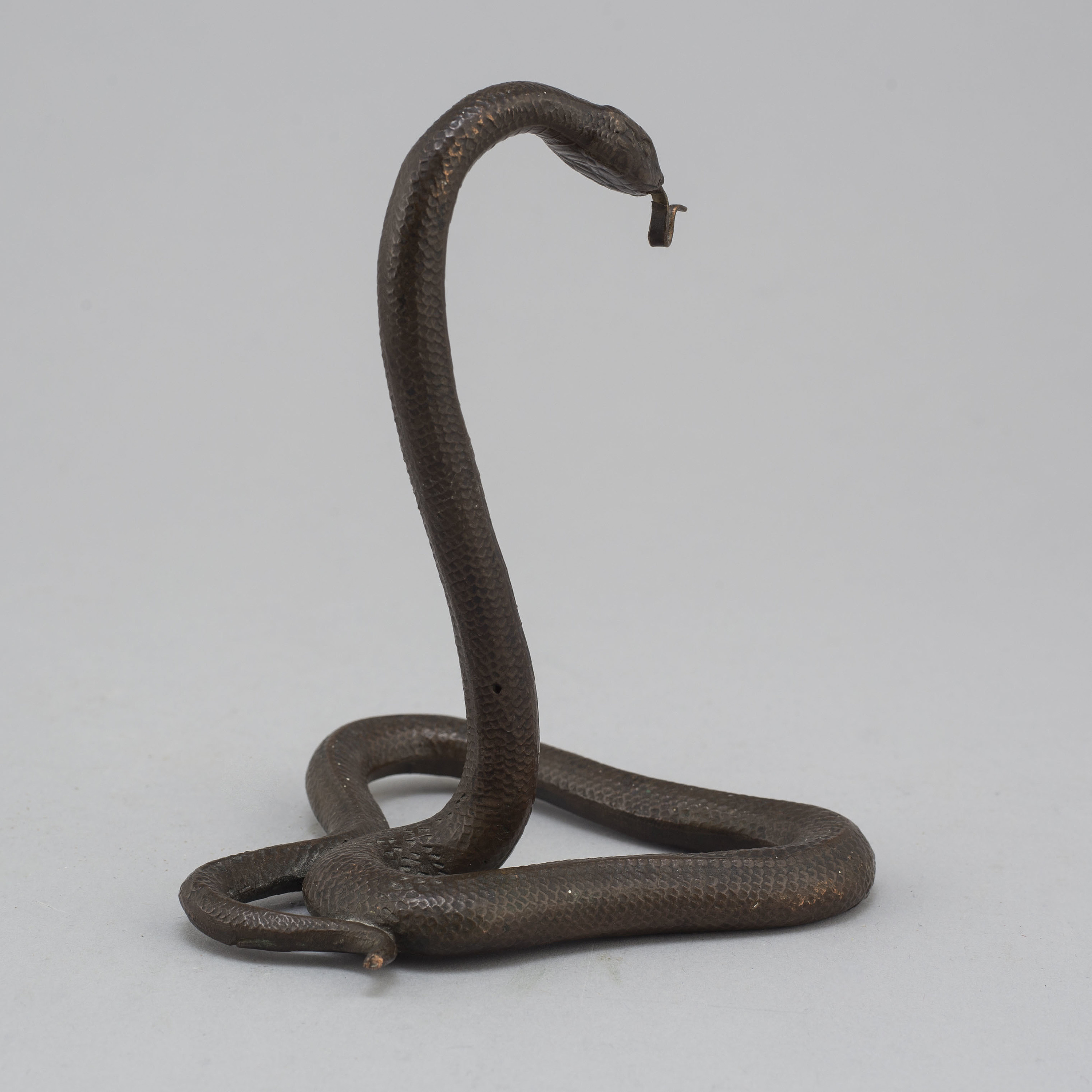 POCKET WATCH STAND, bronze, ca 1900. - Bukowskis