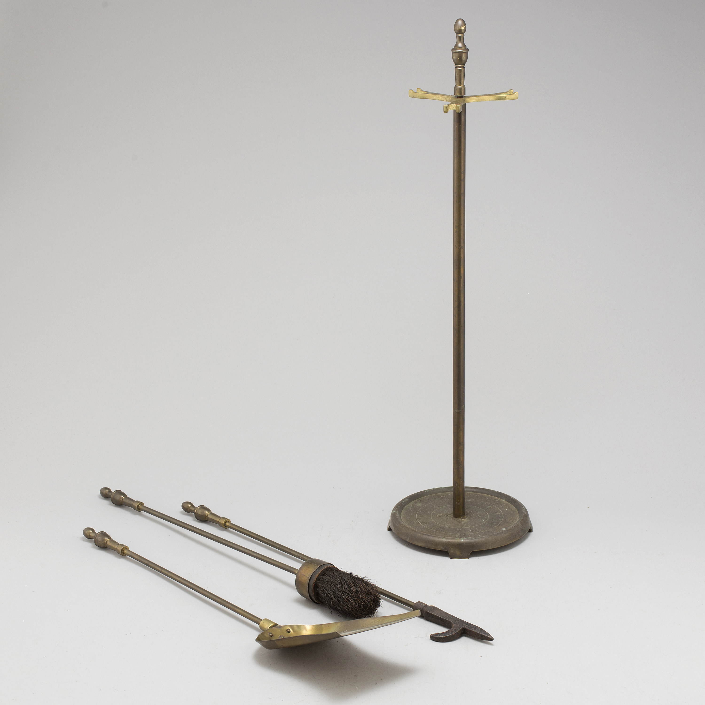 A brass firestand, 20th century. - Bukowskis