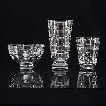 SIMON GATE, two glass vases and a bowl, "Thousand Windows", Orrefors ...