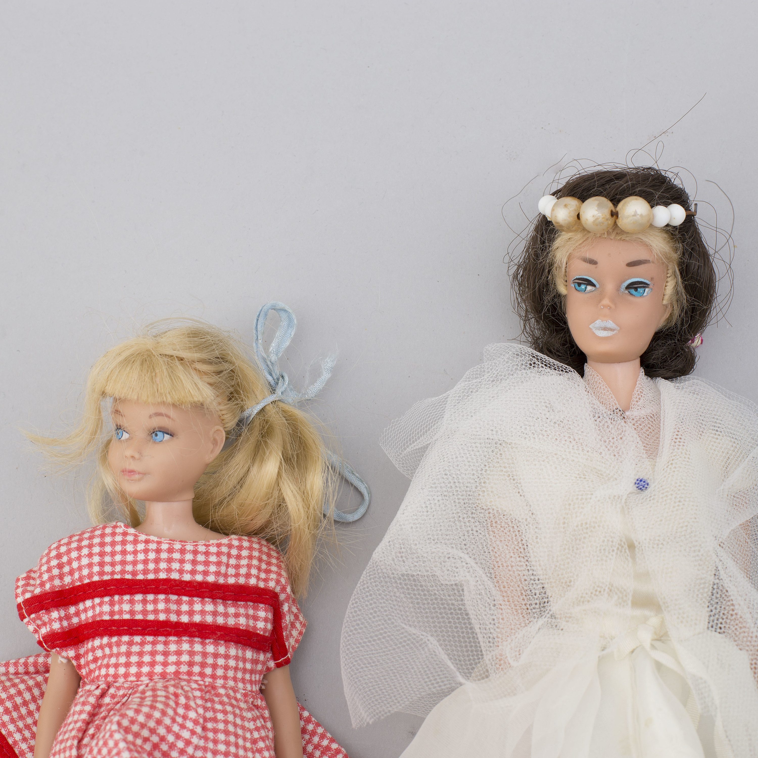 Five Barbie dolls, Mattel, 1950s/1960s. - Bukowskis