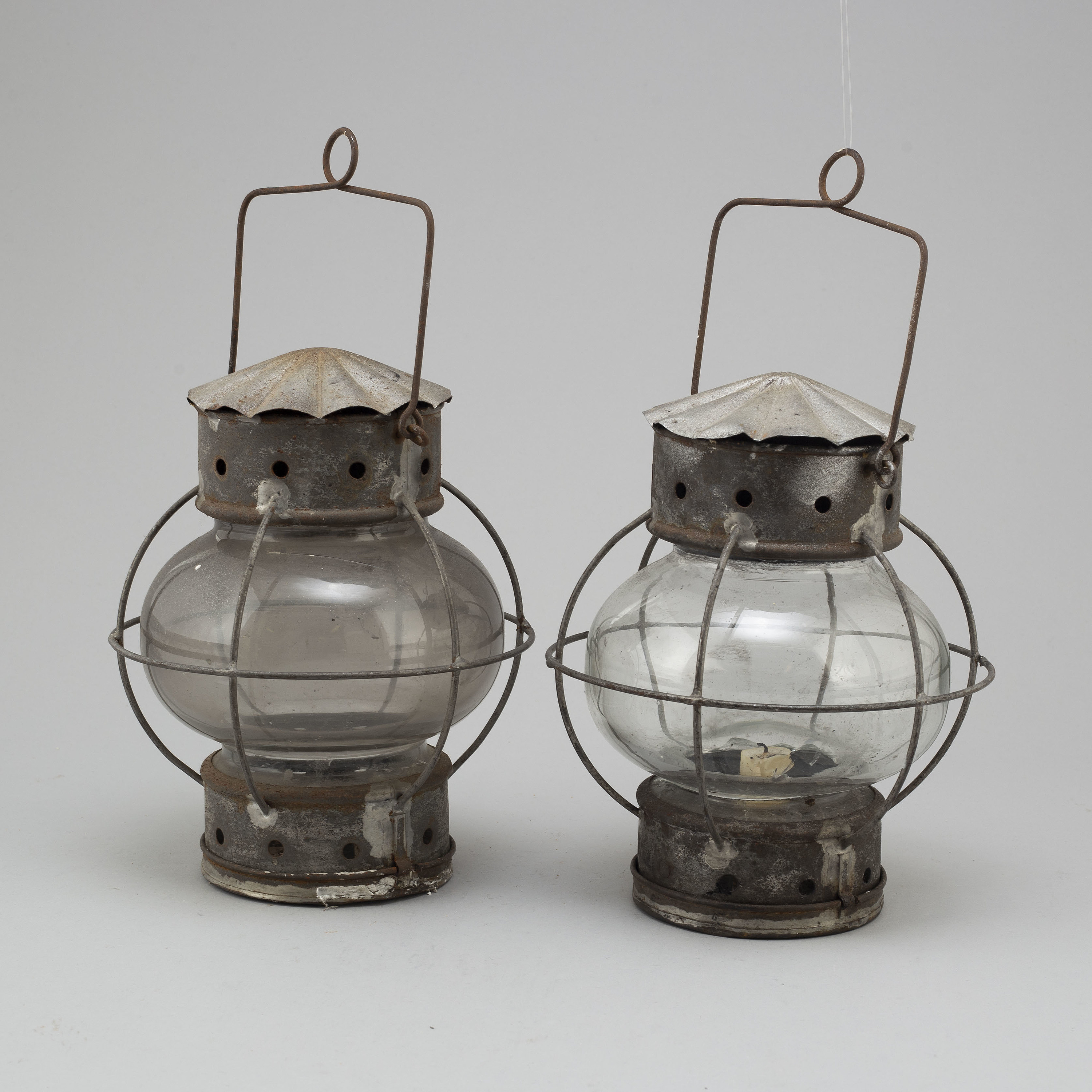 A pair of late 19th century lanterns. - Bukowskis