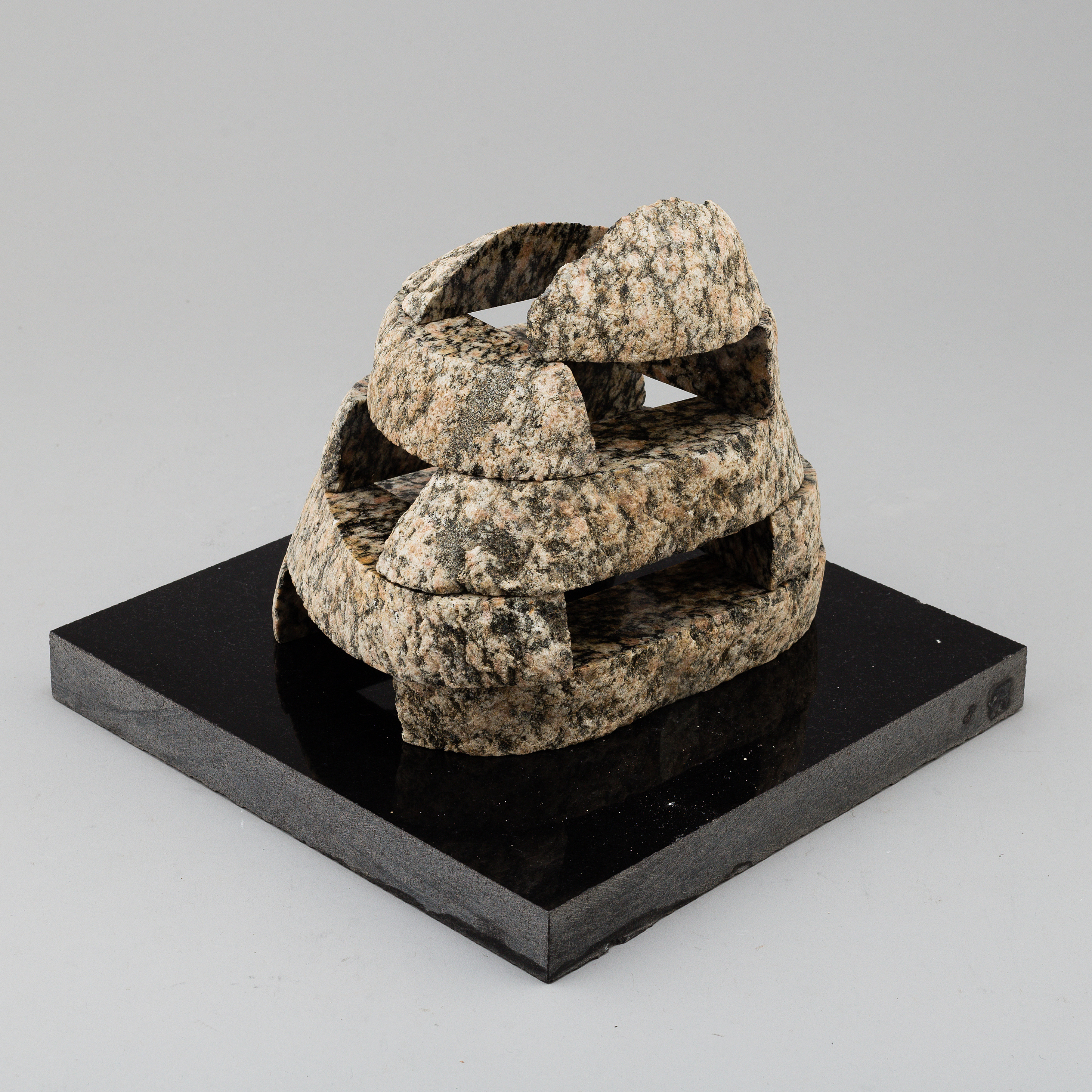 TAKASHI NARAHA, Skulptur, marmor, signerad 90-F-18. - Bukowskis