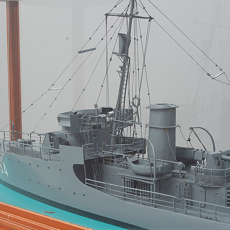 A scale modelship of the Swedish minesweeper HMS Landsort. - Bukowskis