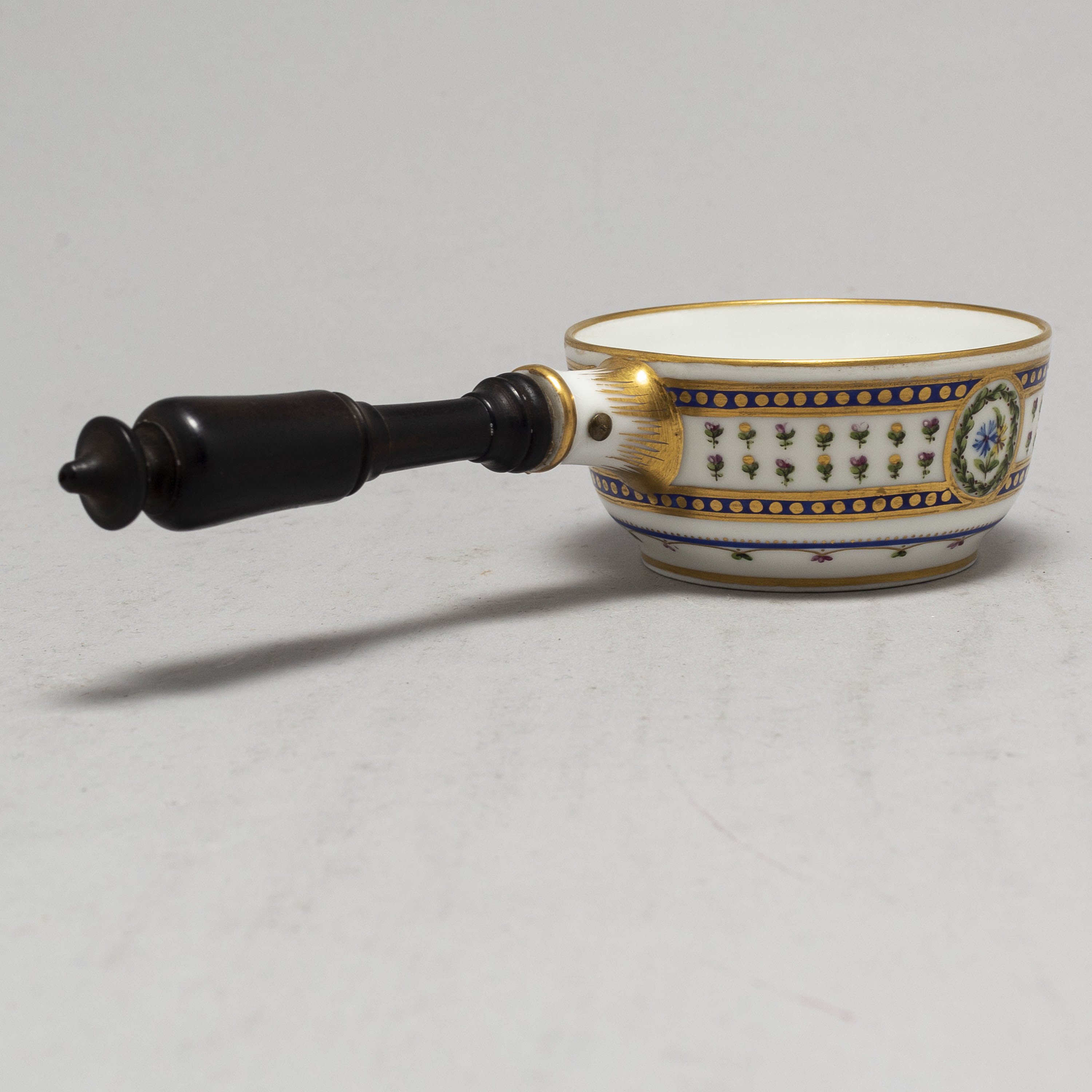 a 19th century porcelain cup with Sévrès manner mark. - Bukowskis