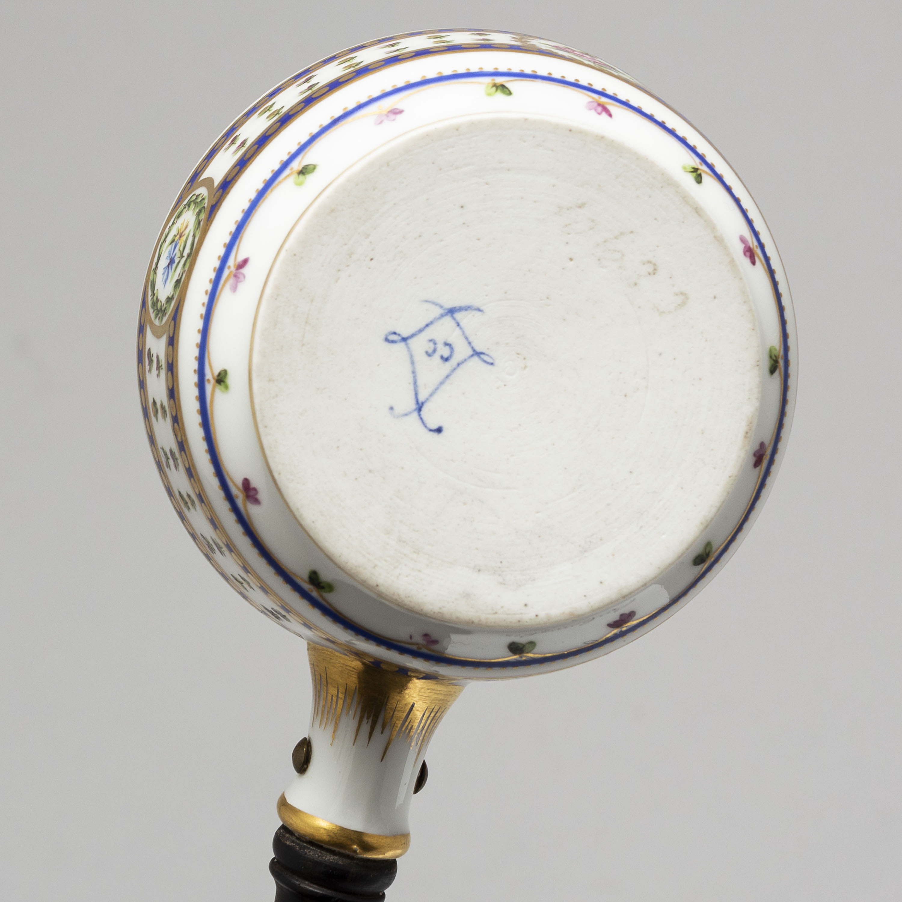 a 19th century porcelain cup with Sévrès manner mark. - Bukowskis