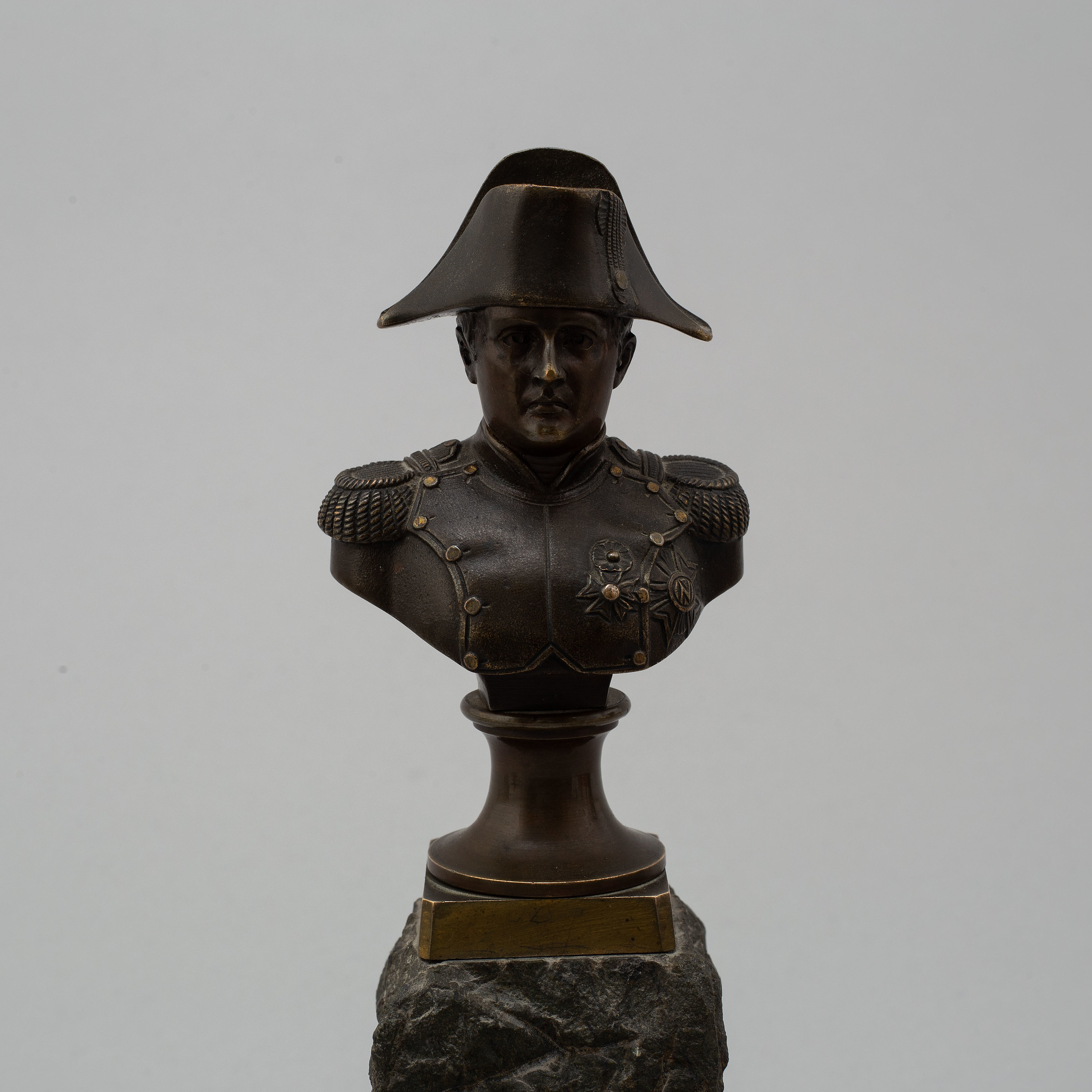 SKULPTUR /PORTRÄTTBYST, Napoleon, 1900-talets första hälft. - Bukowskis