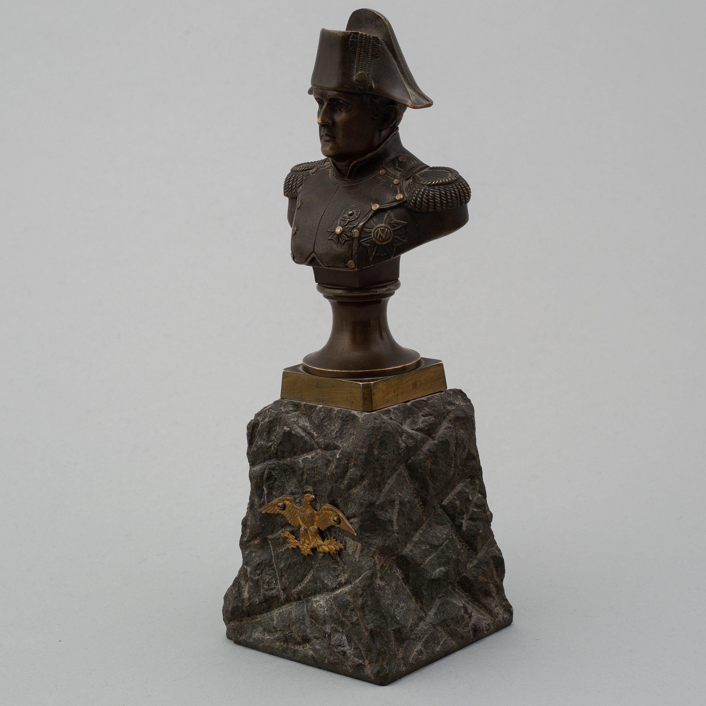 SKULPTUR /PORTRÄTTBYST, Napoleon, 1900-talets första hälft. - Bukowskis