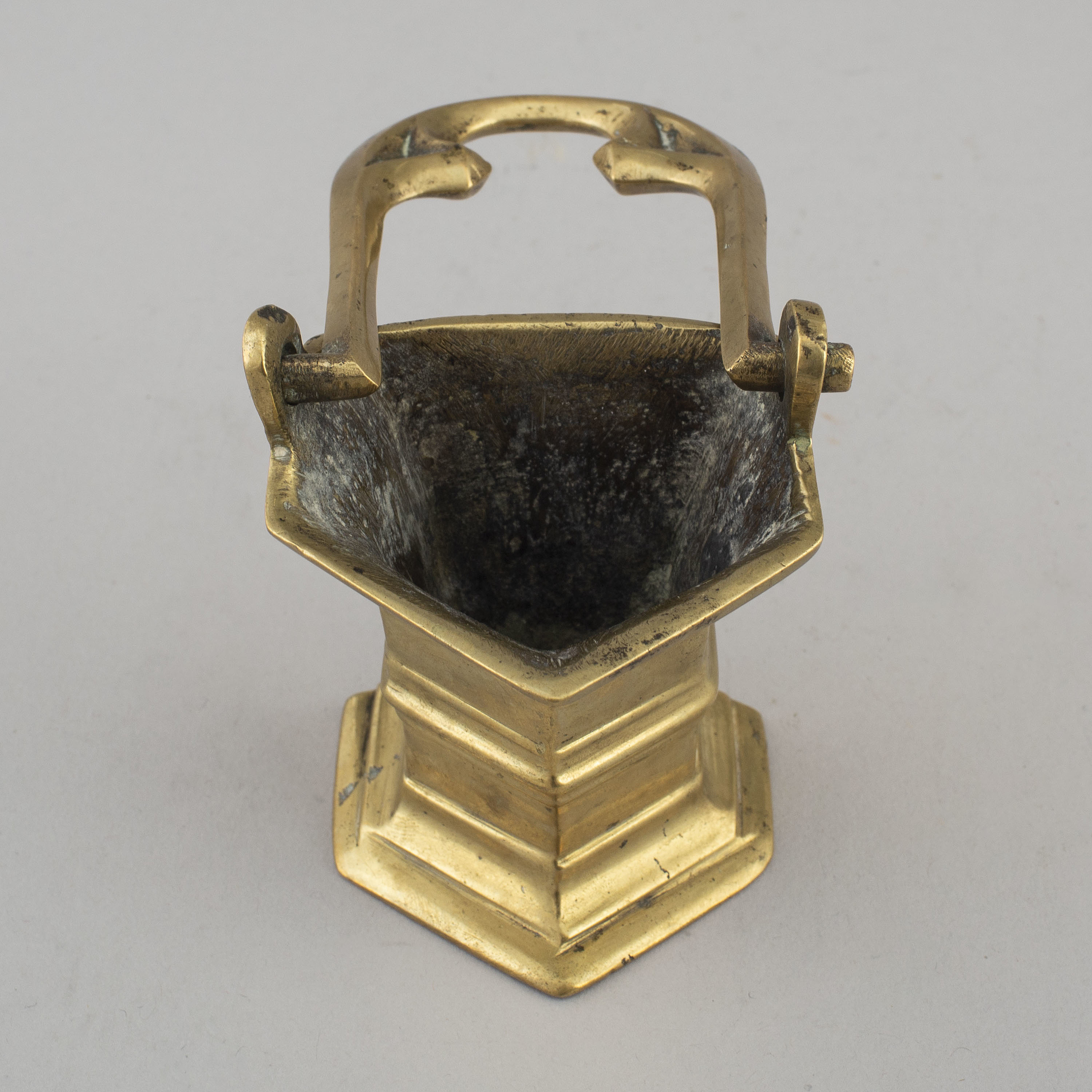 An 18th century bronze holy water pail. - Bukowskis