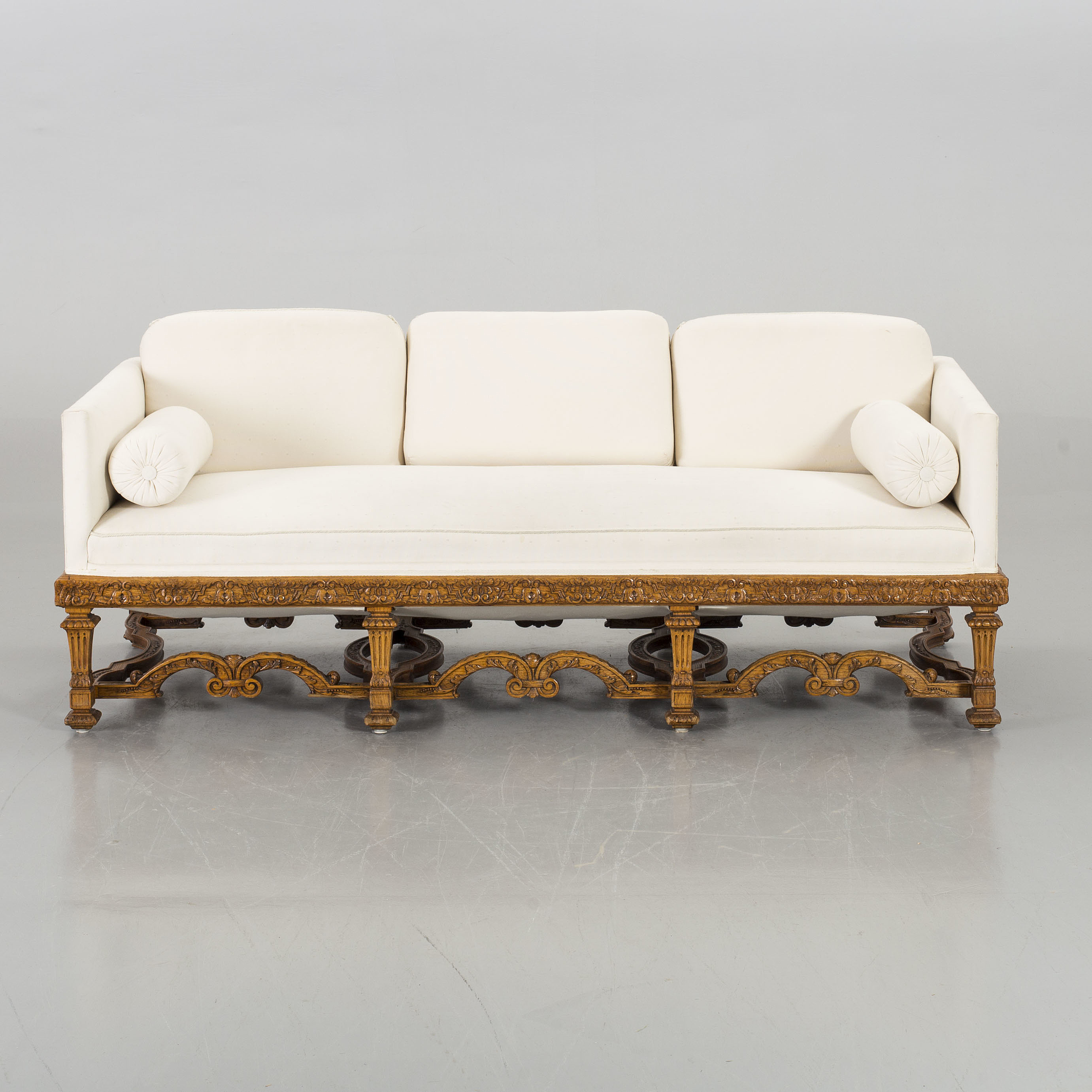 A RENAISSANCE STYLE SOFA, 20TH CENTURY. - Bukowskis