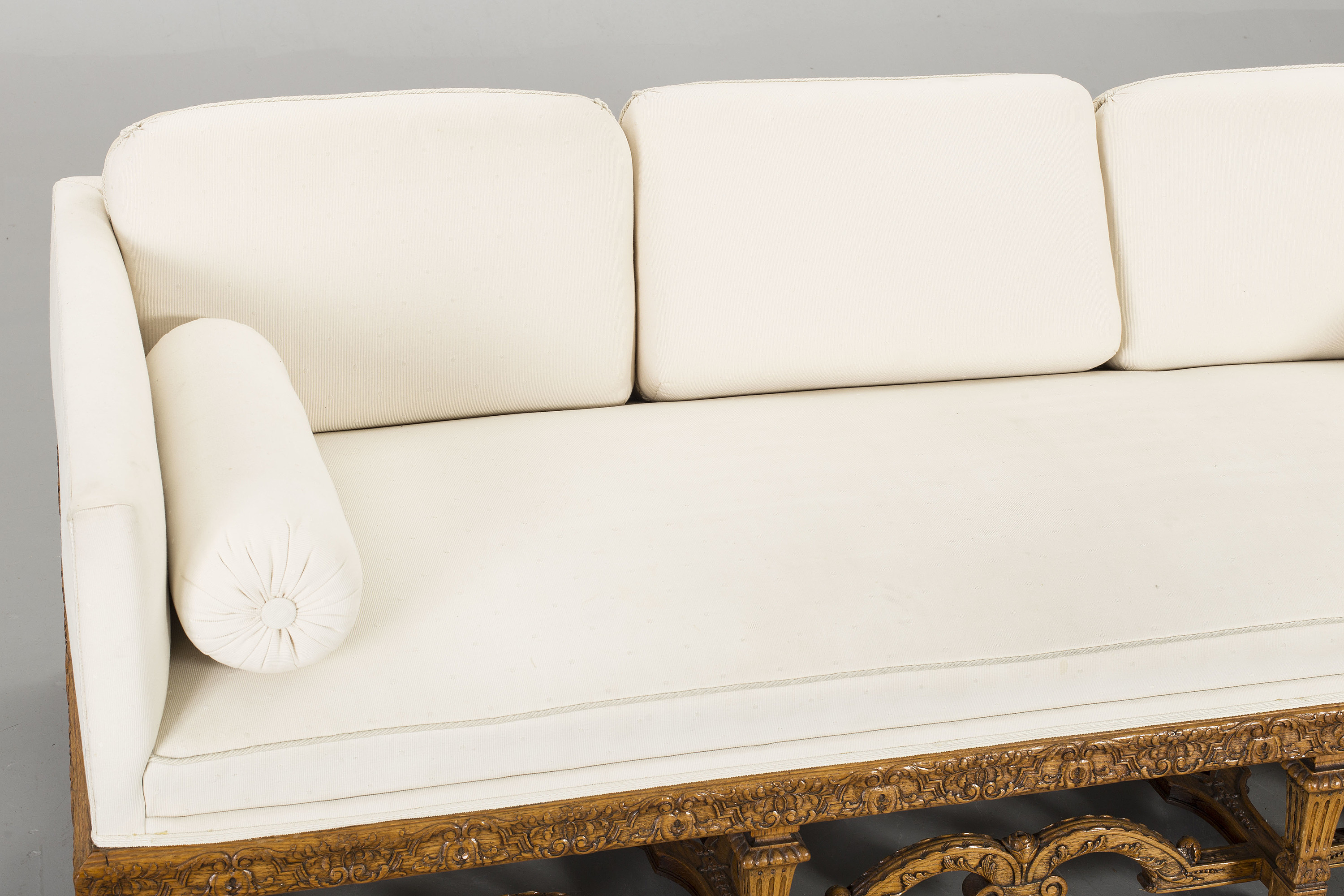 A RENAISSANCE STYLE SOFA, 20TH CENTURY. - Bukowskis