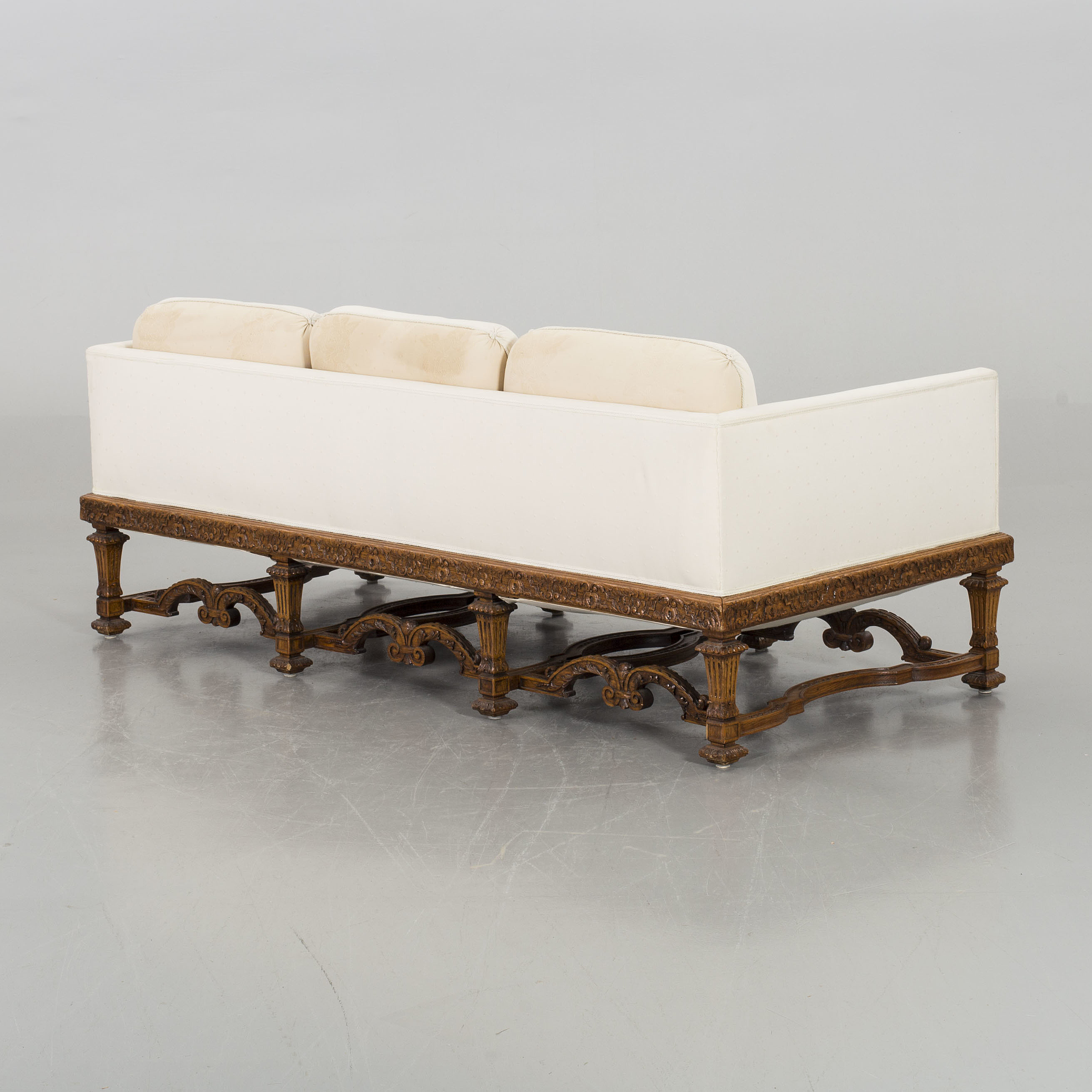 A RENAISSANCE STYLE SOFA, 20TH CENTURY. - Bukowskis