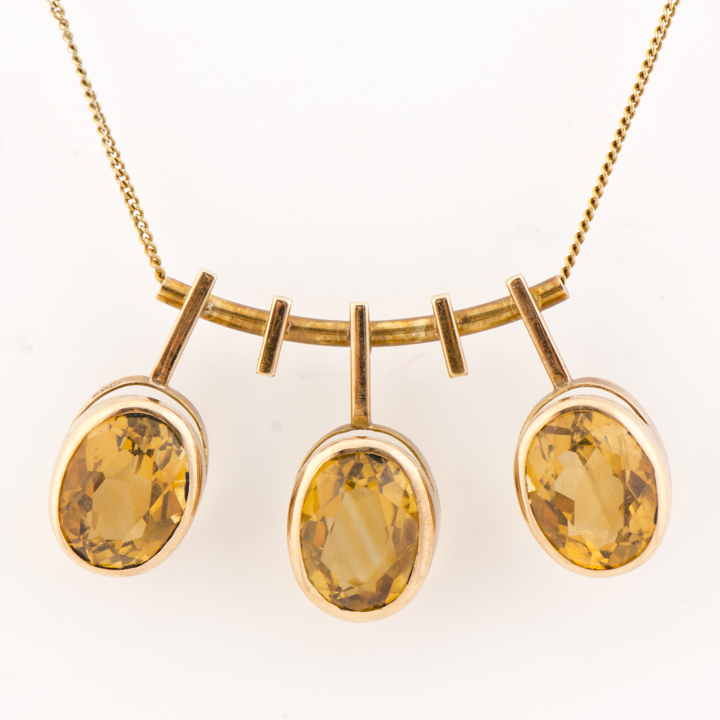HALSSMYCKE, citriner, 14K guld. Holger Lindström, Helsingfors 1959. - Bukowskis