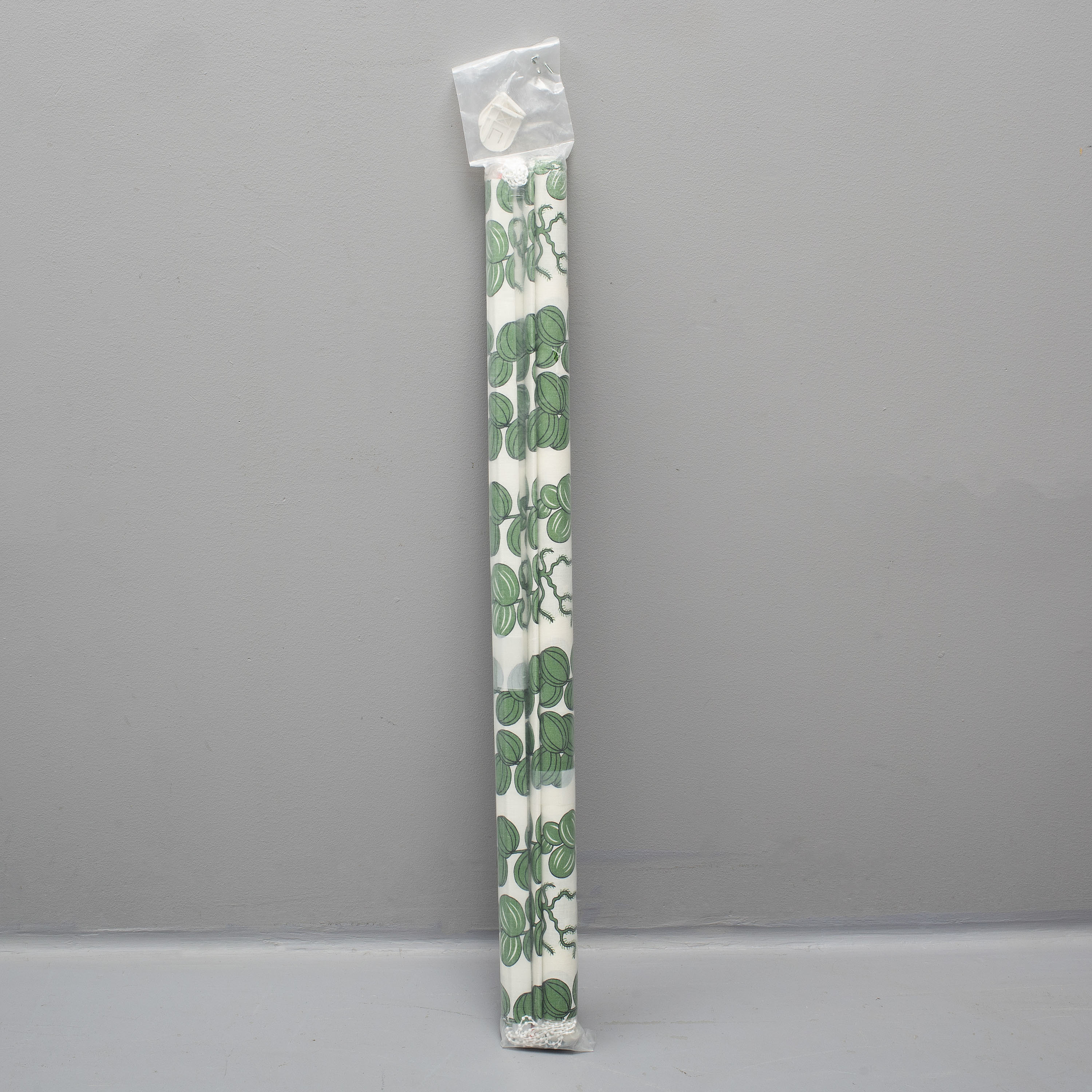 RULLGARDINER, ett par, linne, Firma Svenskt Tenn, samtida. - Bukowskis