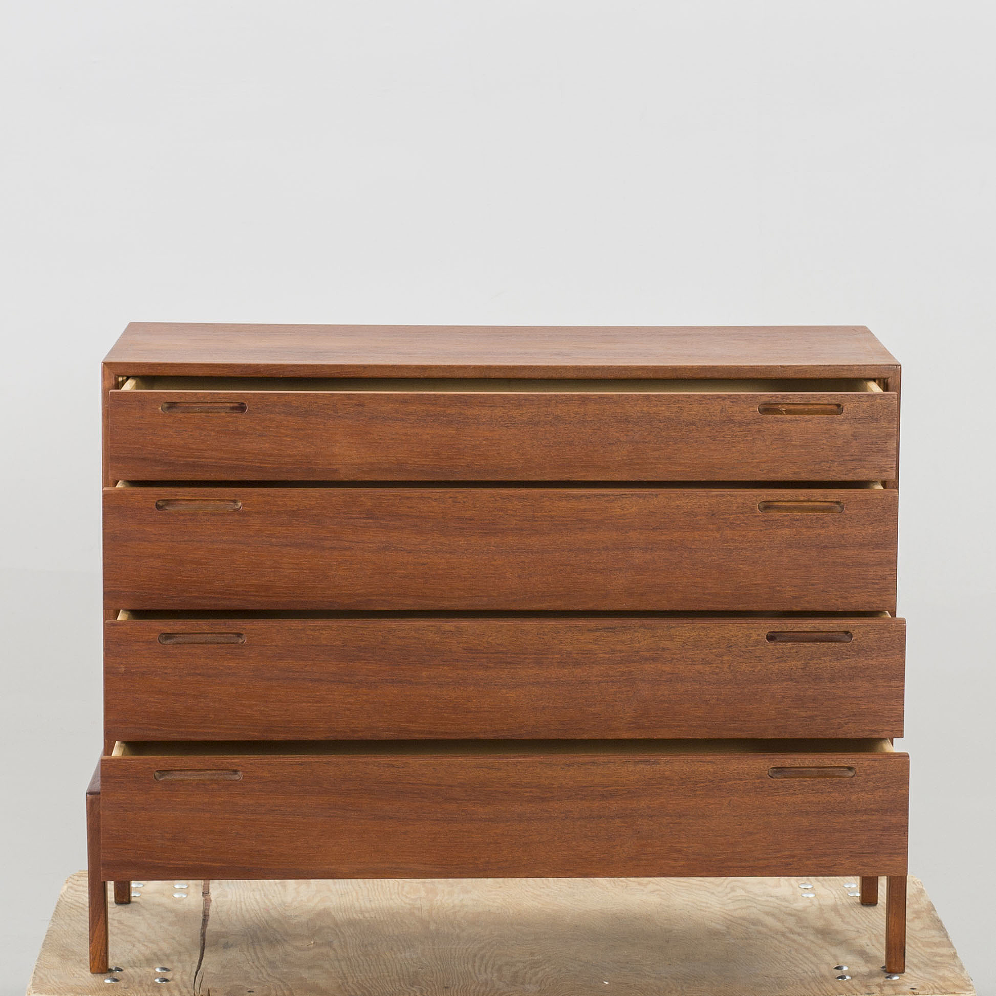 A 1960s-70s teak chest of drawers. - Bukowskis