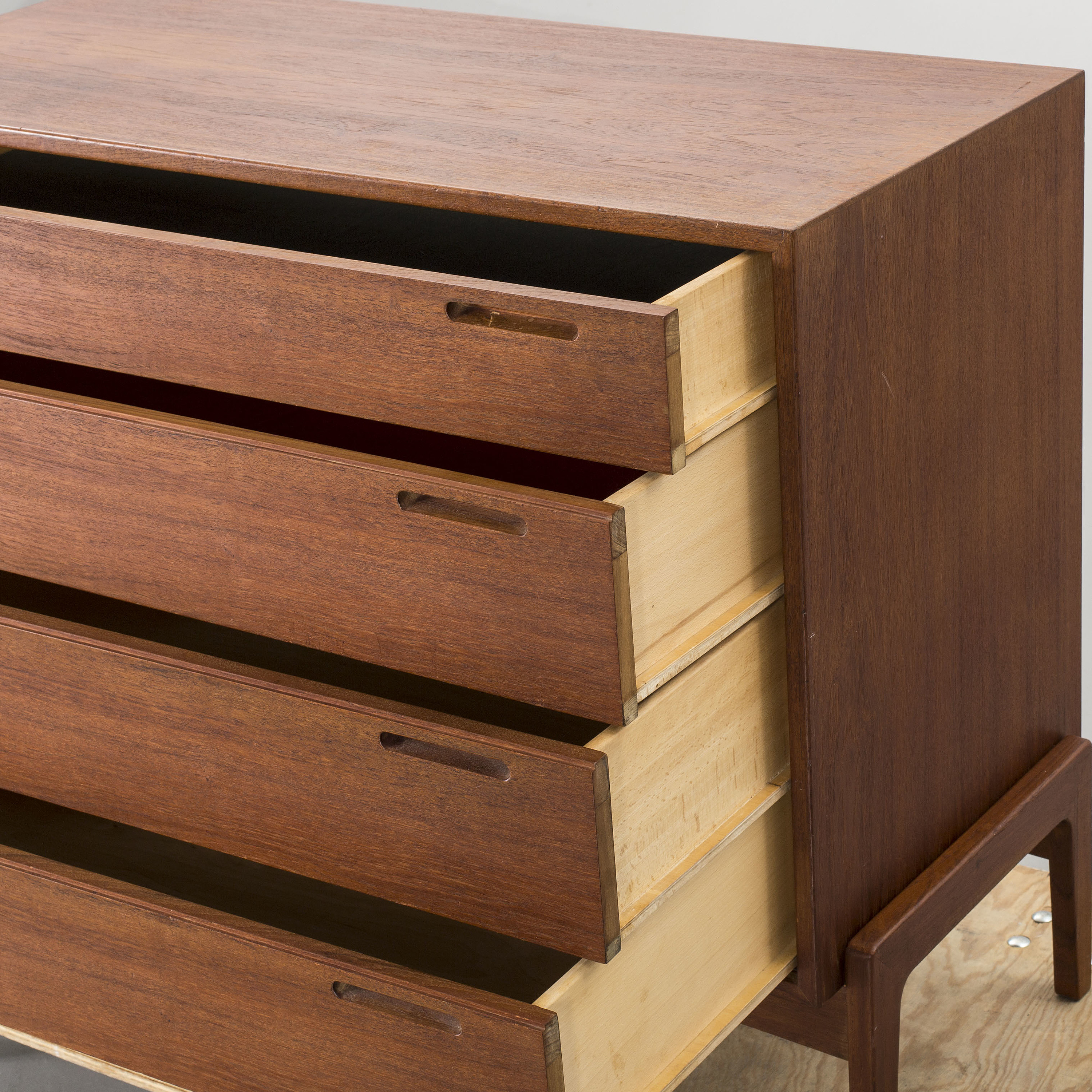 A 1960s-70s teak chest of drawers. - Bukowskis