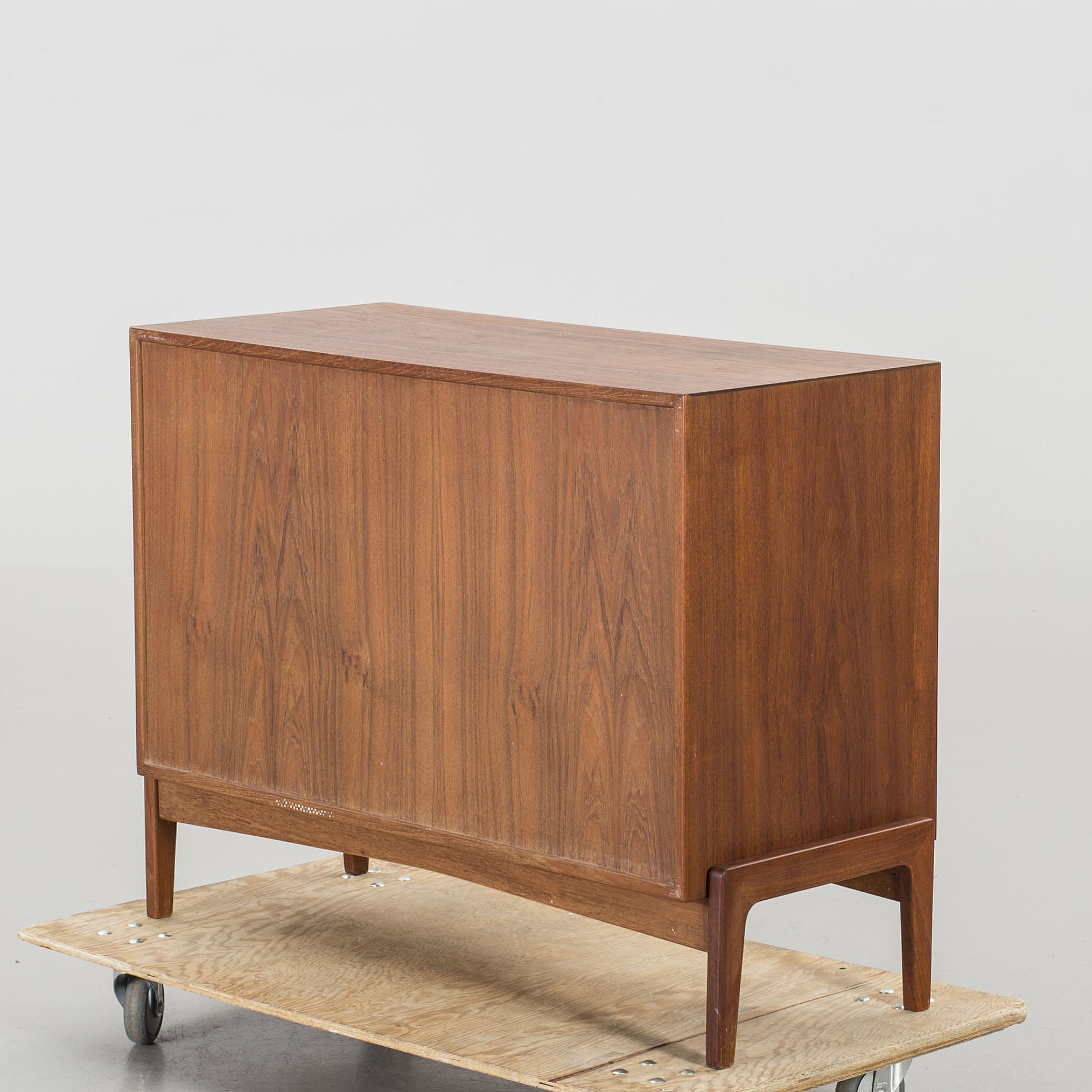 A 1960s-70s teak chest of drawers. - Bukowskis