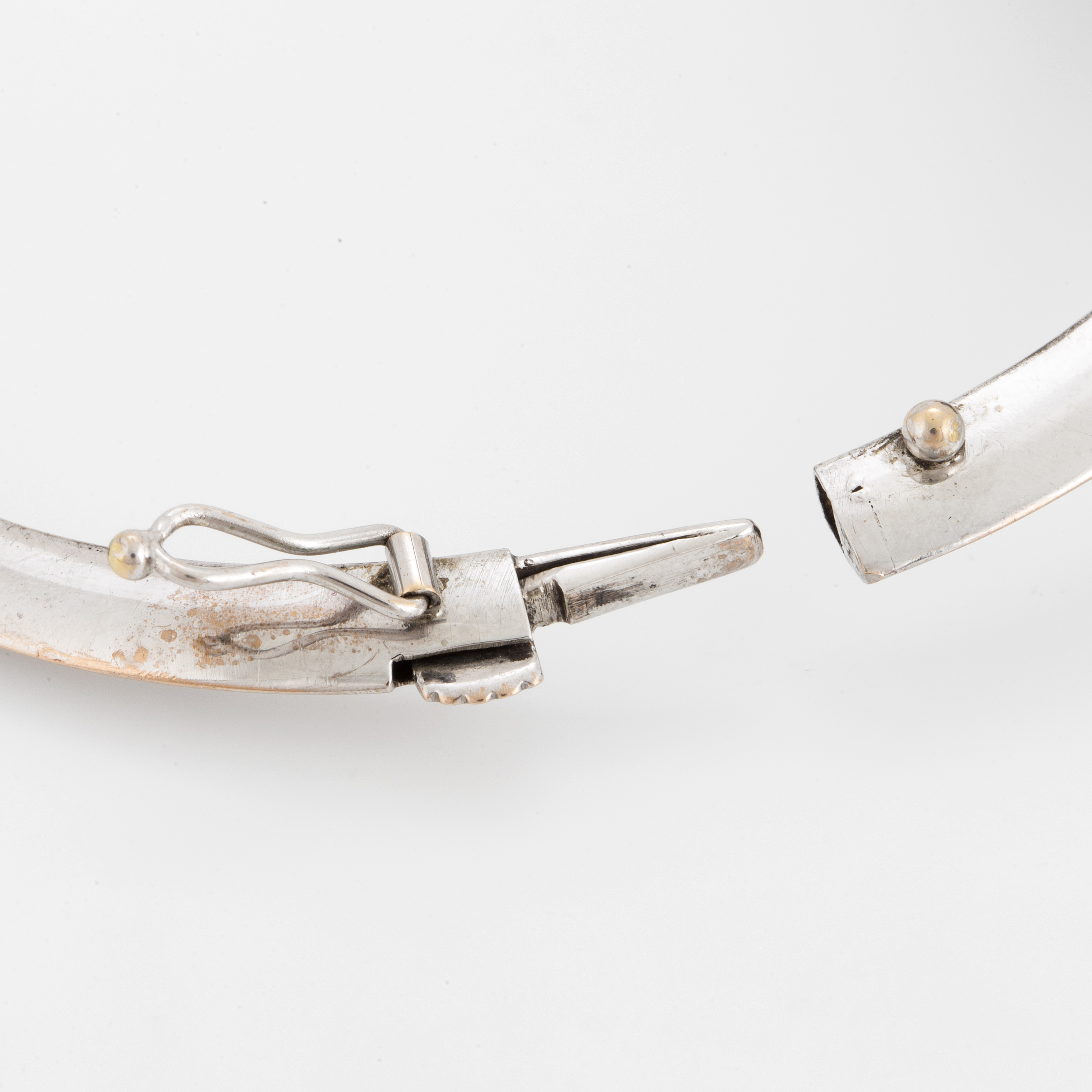 BRACELET, low-grade gold with pink sapphires and diamonds. - Bukowskis