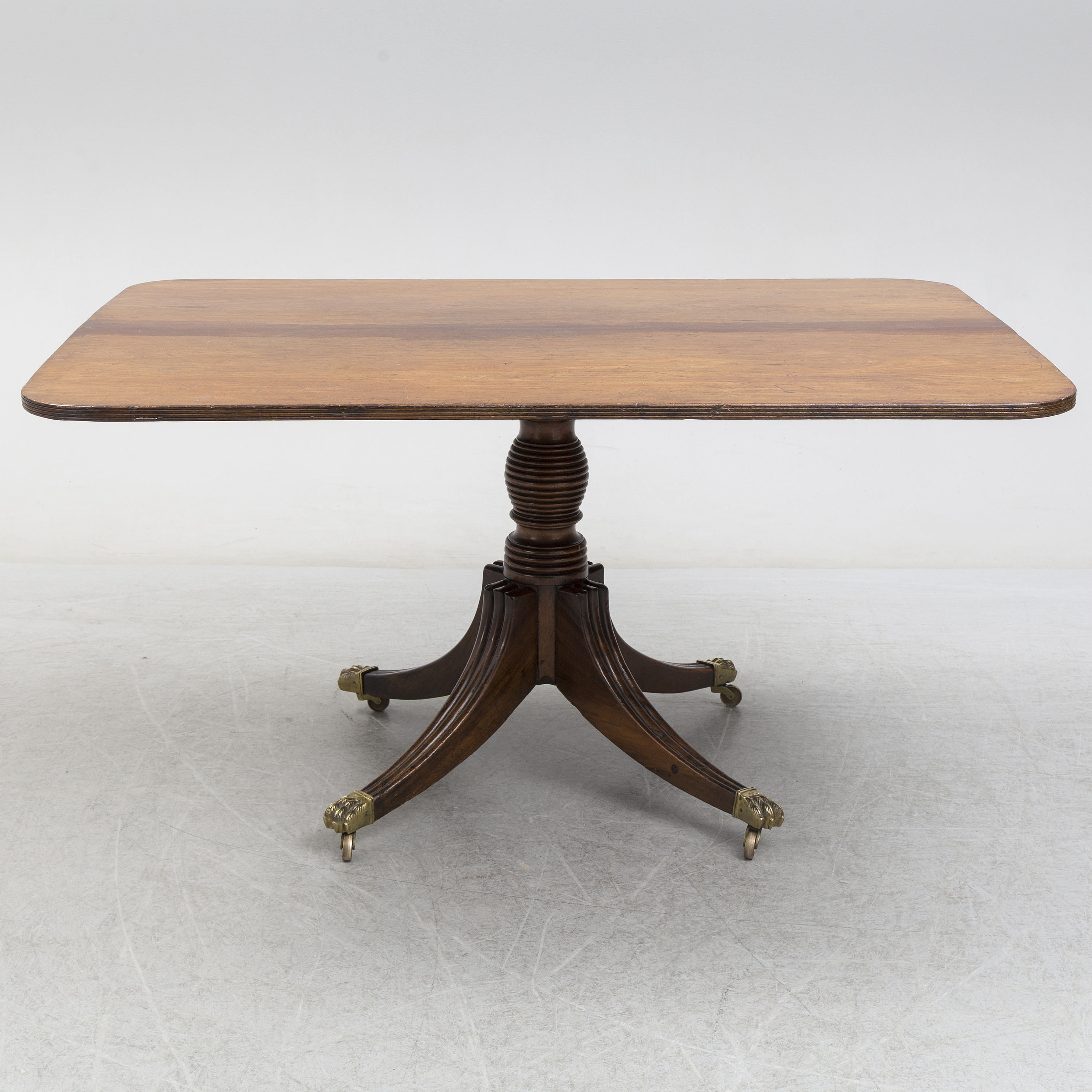 A circa 1900 dinner table. - Bukowskis