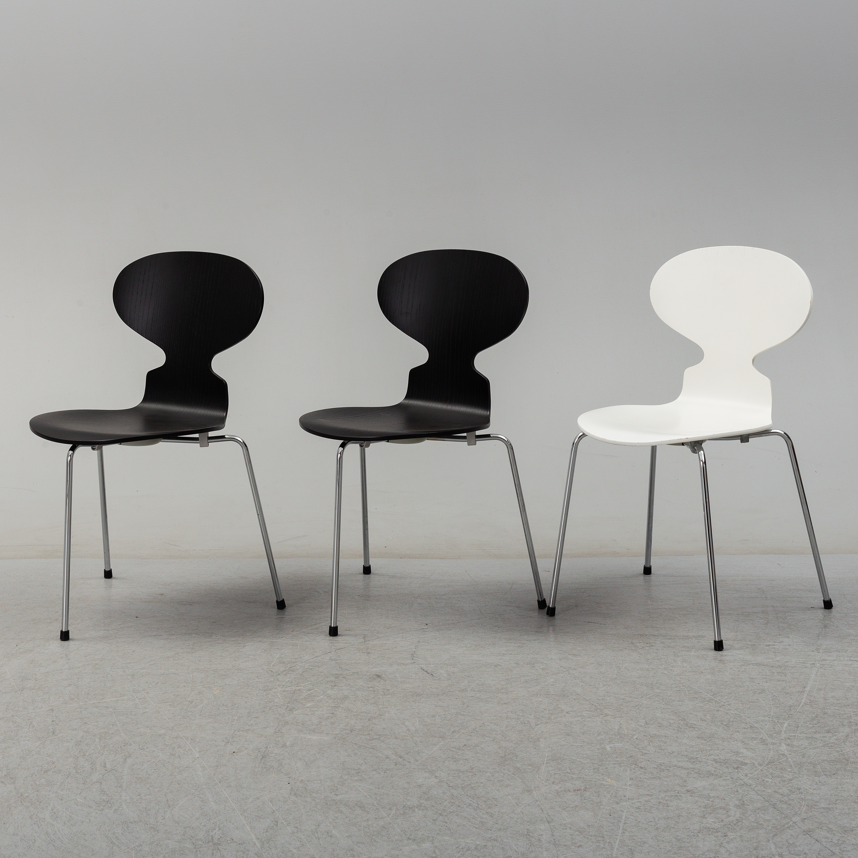 3 'Myran' chairs by Arne Jacobsen,Fritz Hansen, 1979 and 2001. - Bukowskis