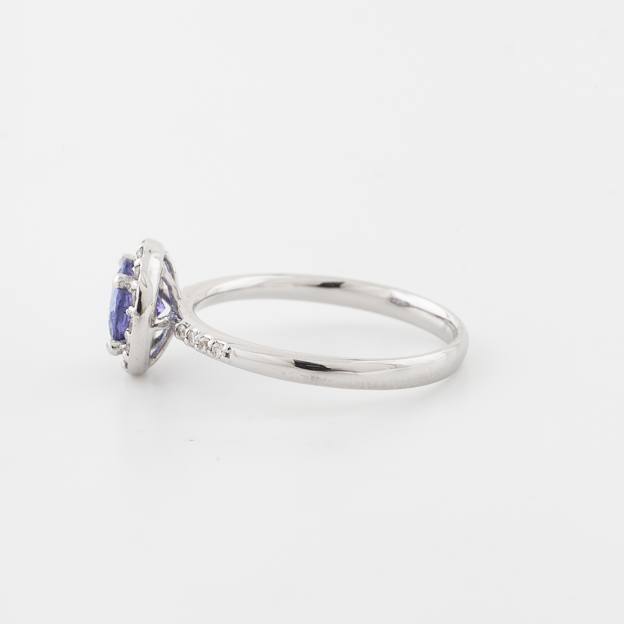 RING, med tanzanit ca 0.88 ct samt briljantslipade diamanter ca 0.20 ct ...