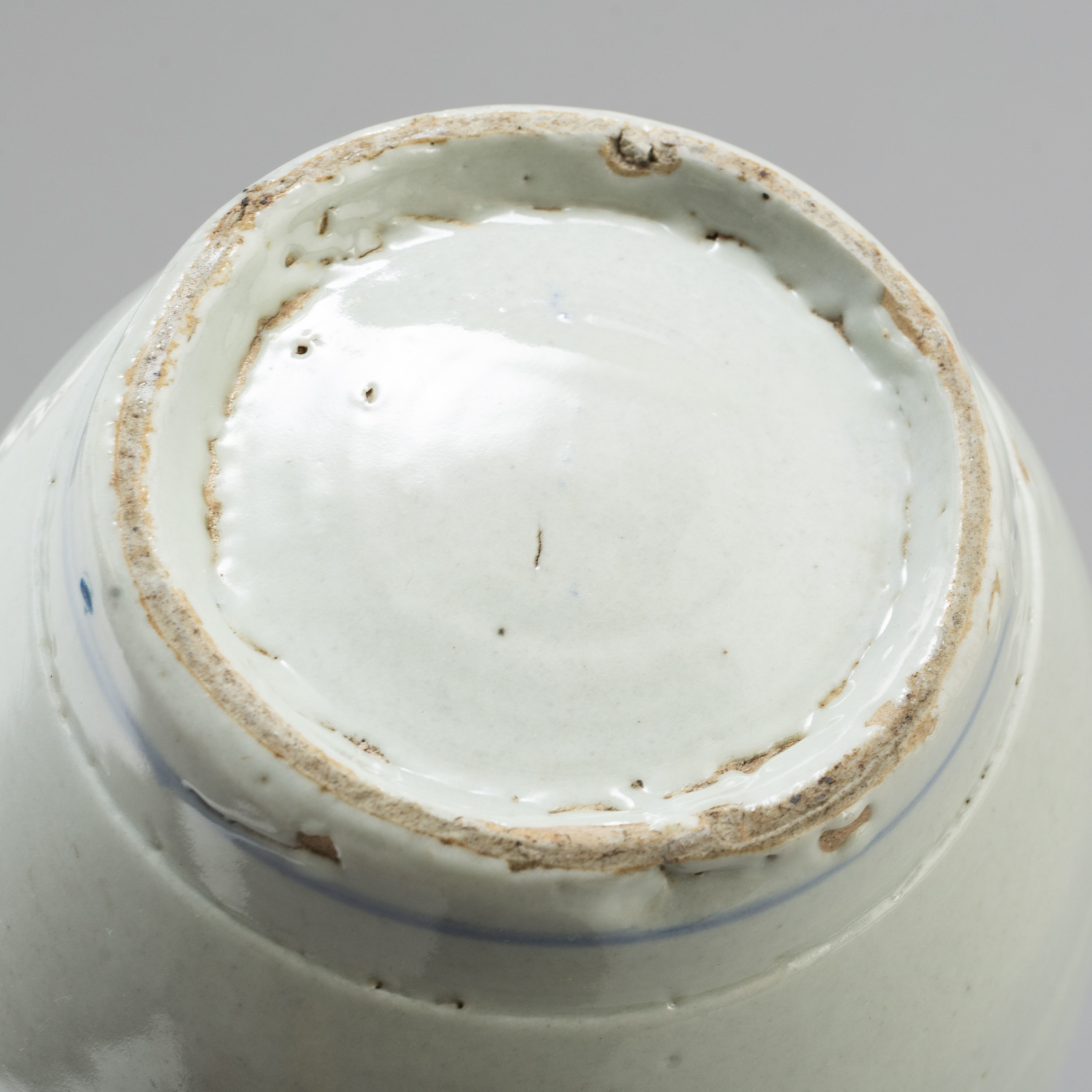 A blue and white sake bottle flask, Japan, Meiji (1868-1912). - Bukowskis