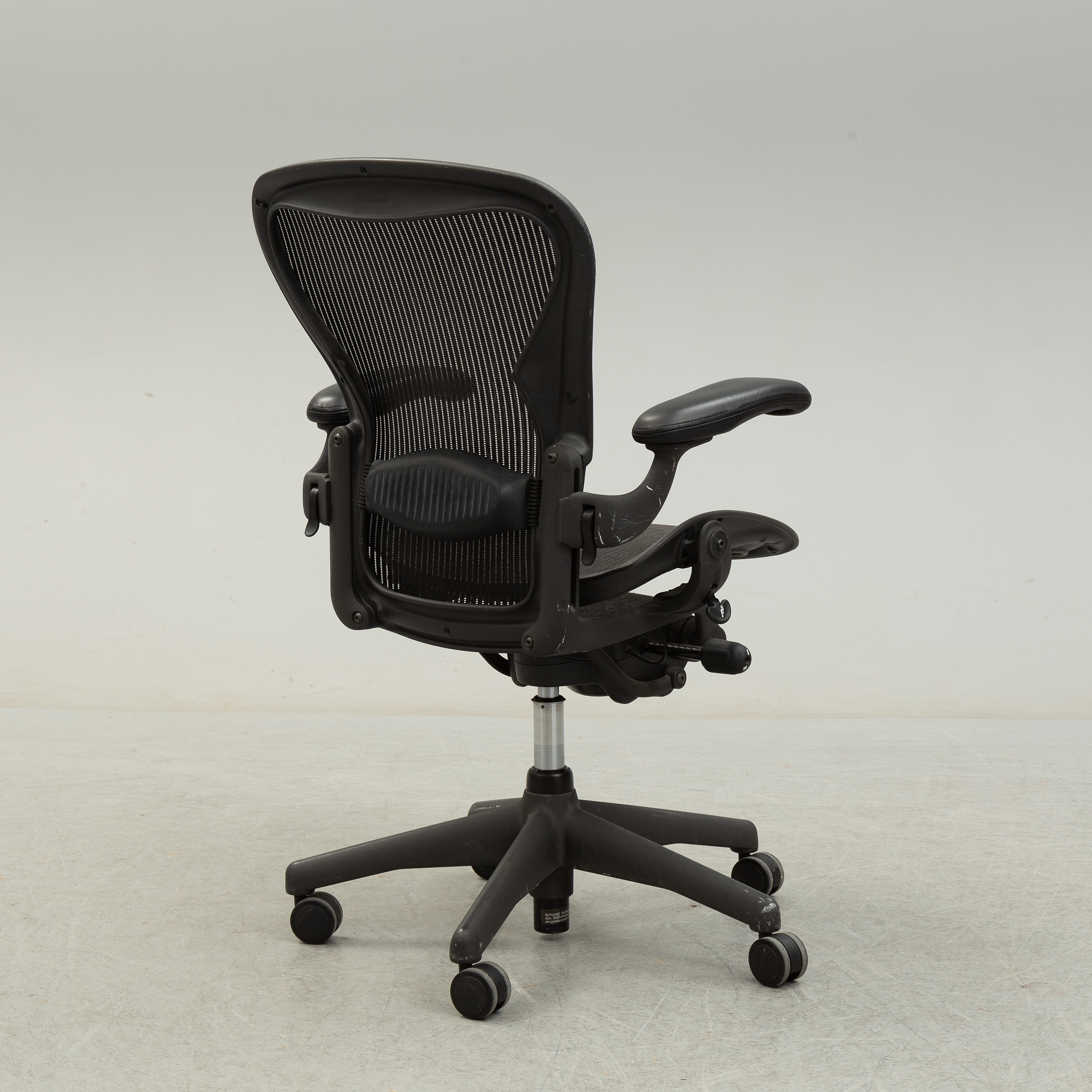 DON CHADWICK / BILL STUMPF, an 'Aeron' swivel armchair. - Bukowskis