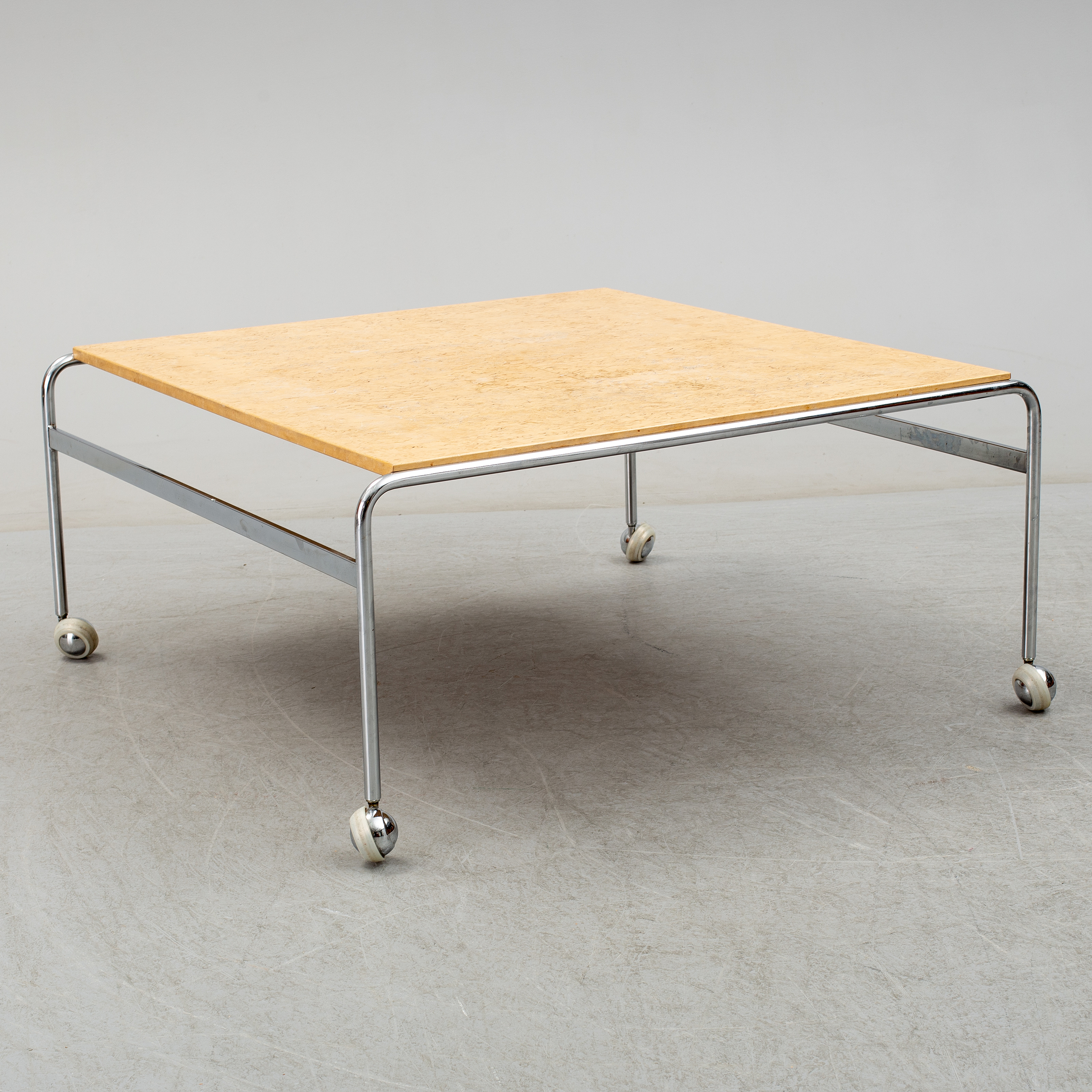 BRUNO MATHSSON, soffbord, "Karin", 1900-talets andra hälft. - Bukowskis