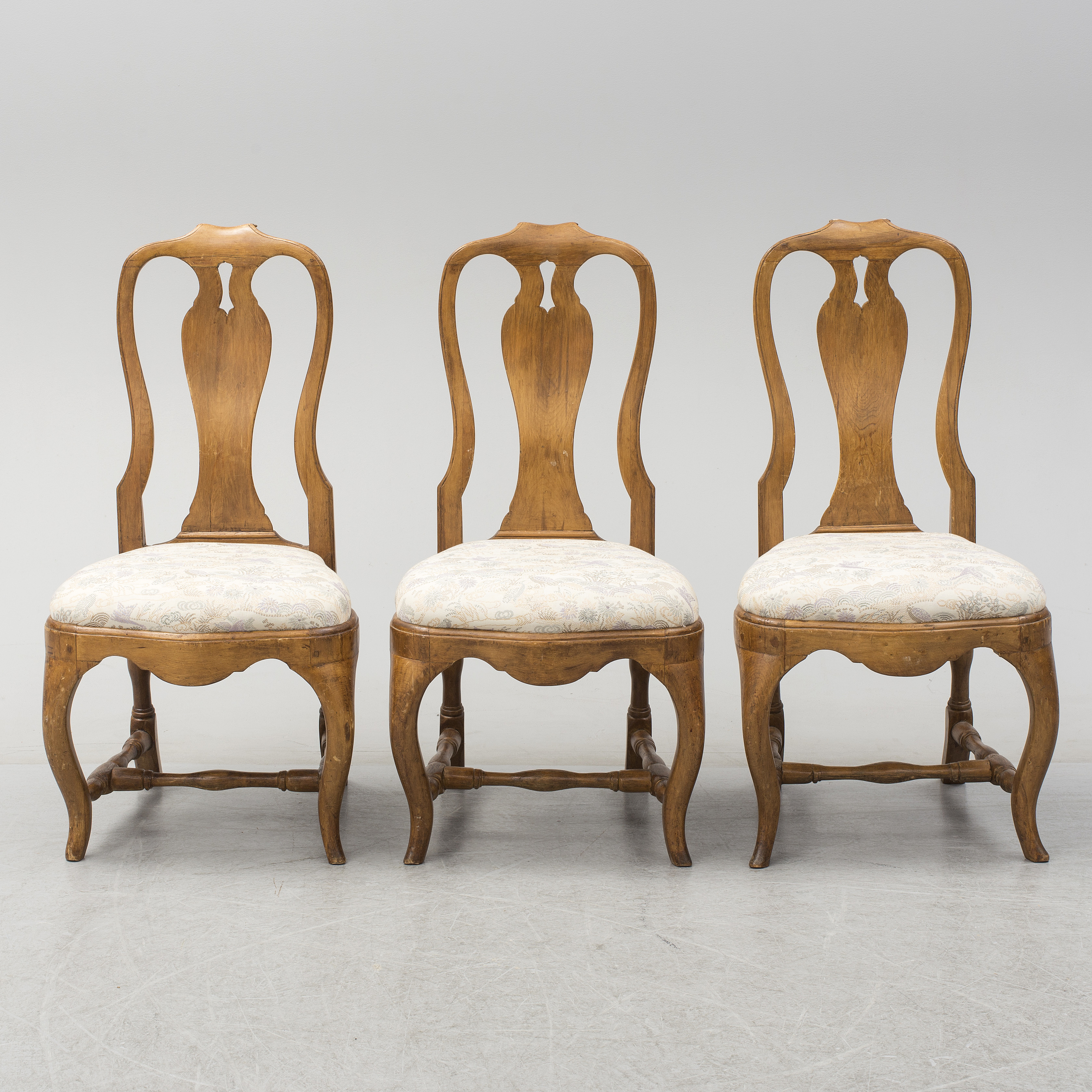 Three rococo chairs, mid 18th century. - Bukowskis