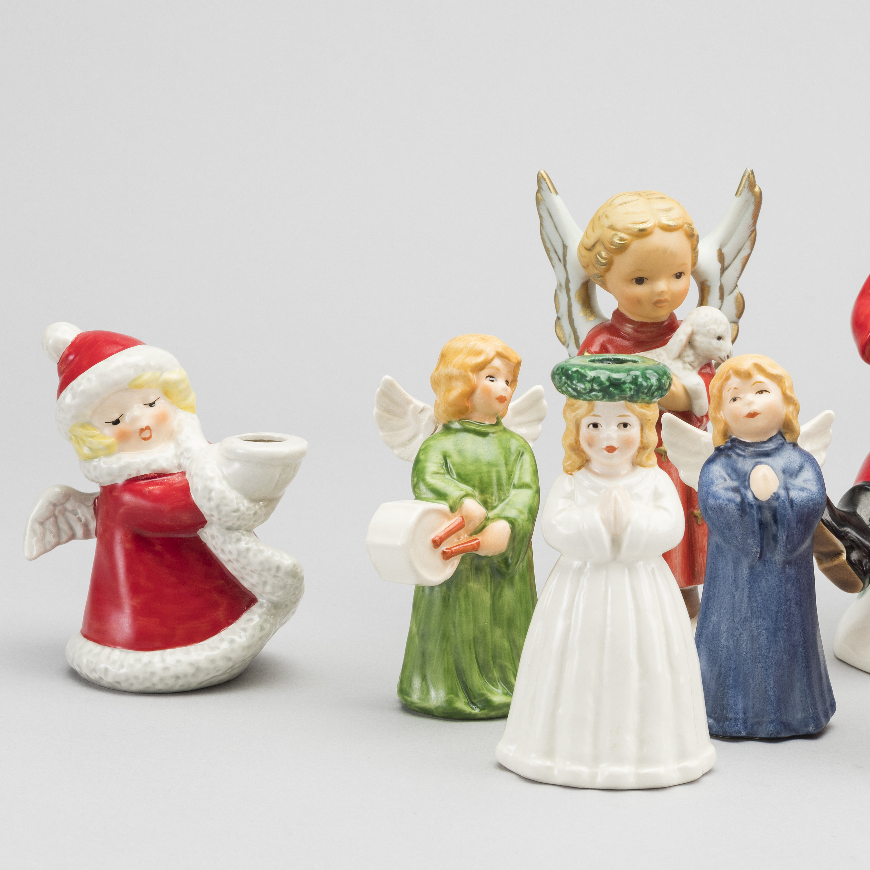 A SET OF 12 GOEBEL CHRISTMAS FIGURINES. - Bukowskis