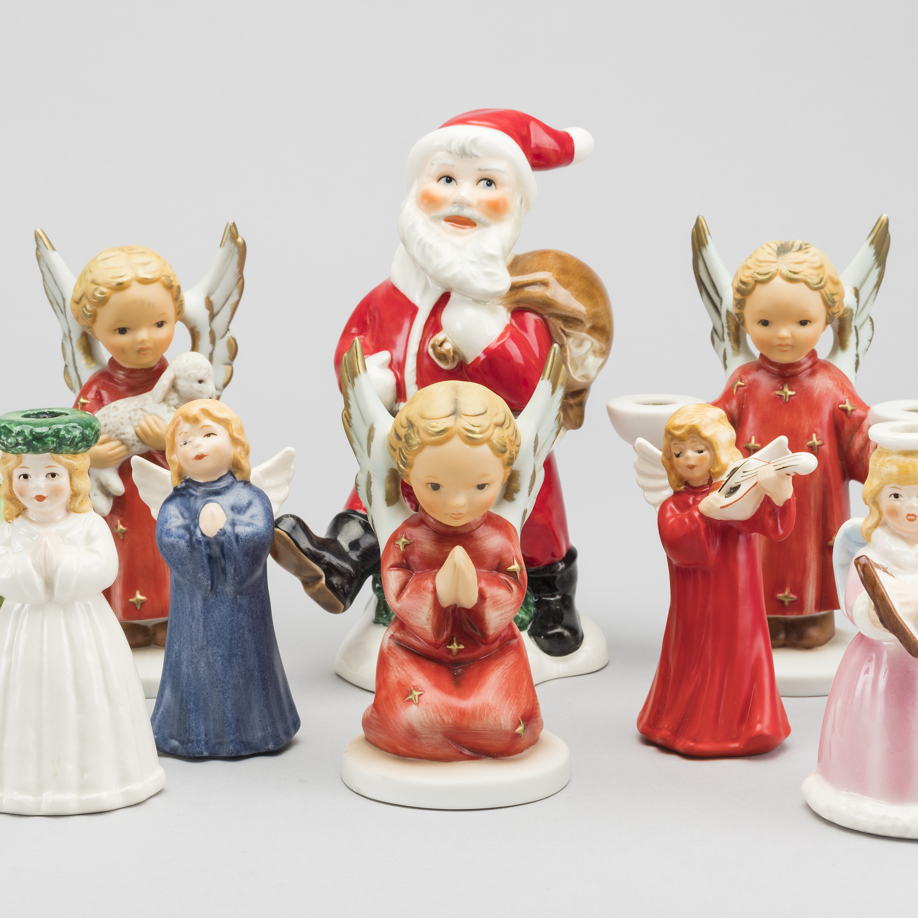 A SET OF 12 GOEBEL CHRISTMAS FIGURINES. - Bukowskis