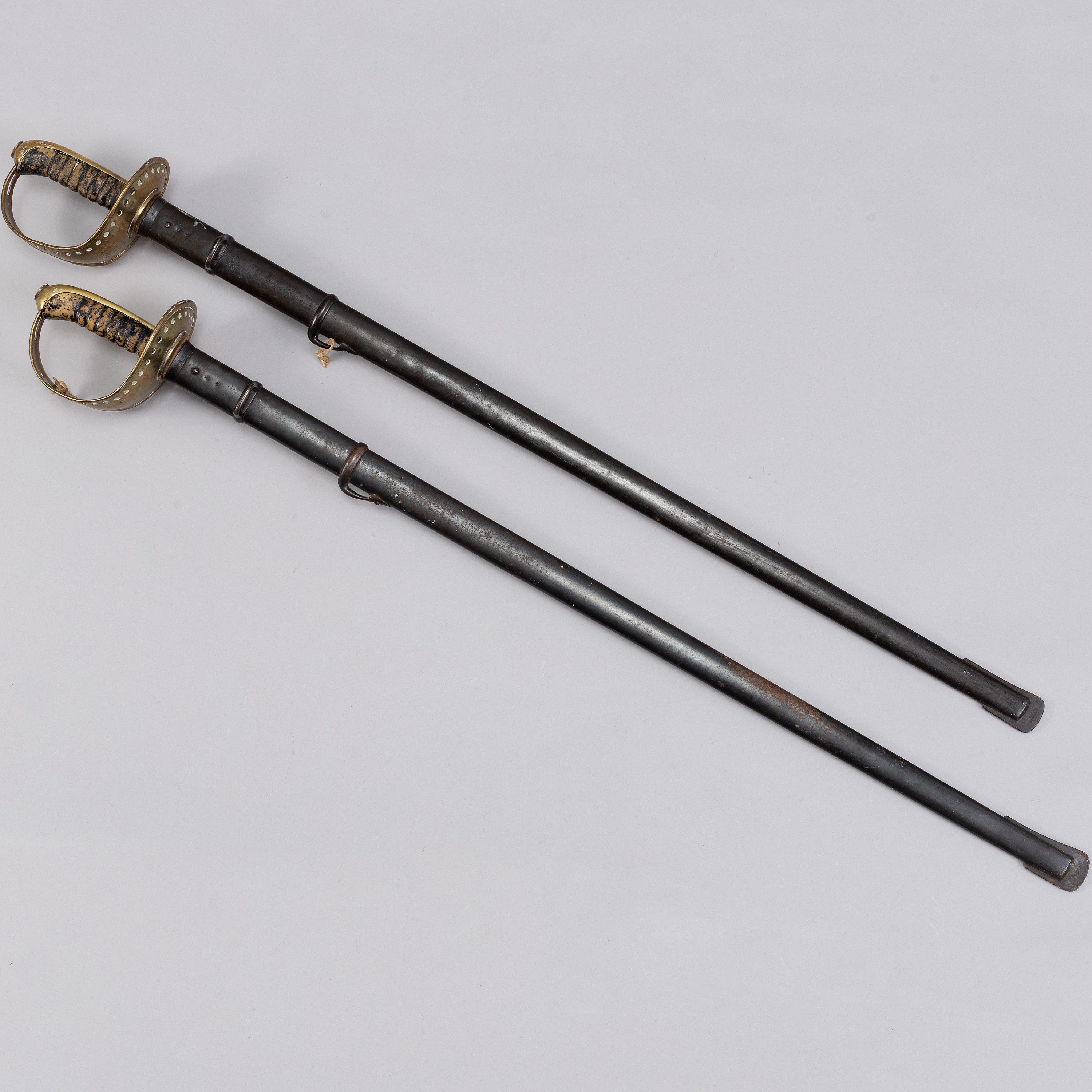 Two Swedish cavalry swords 1893 pattern. - Bukowskis