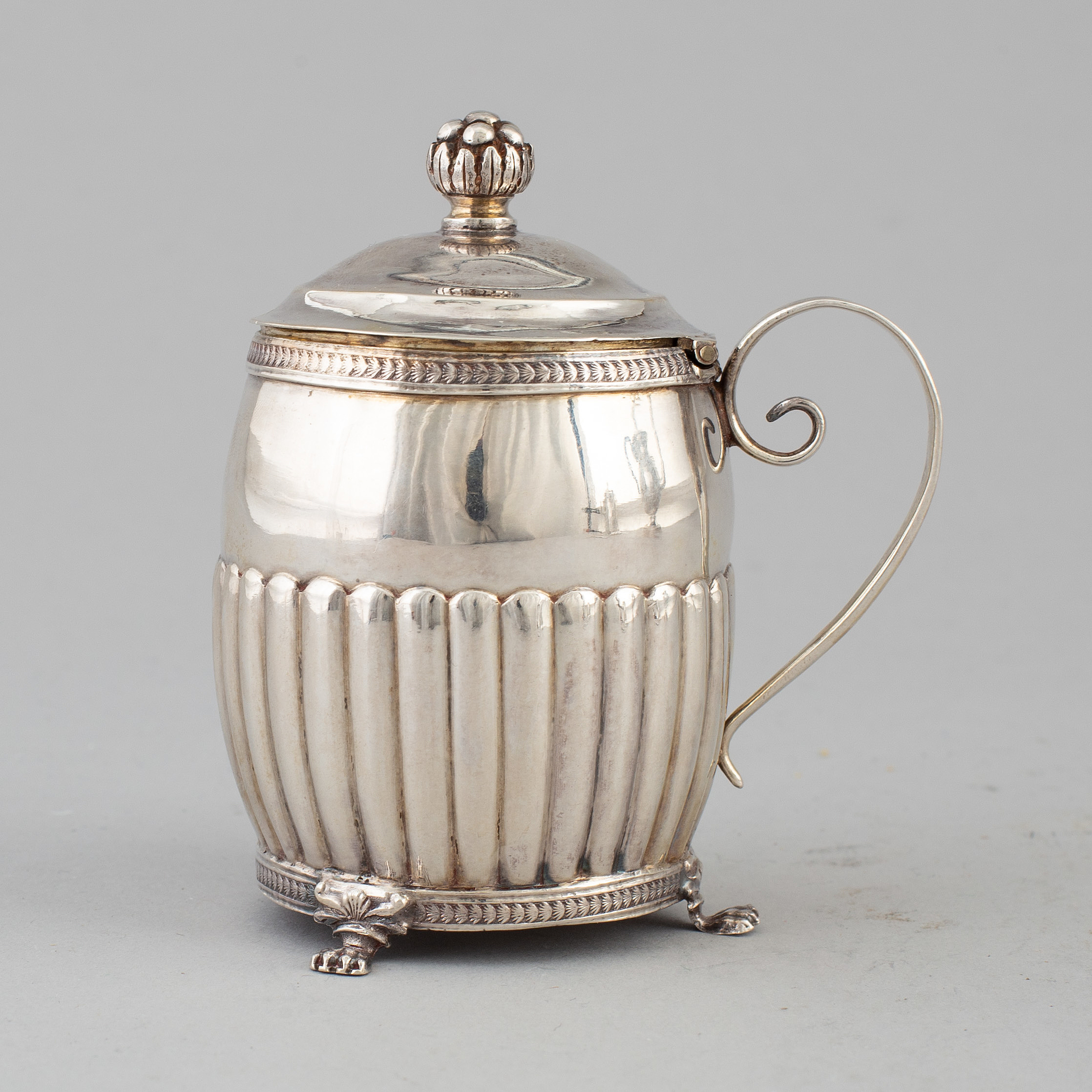 JONAS LINDBERG, senapskanna, silver. Empire. Stockholm 1829. - Bukowskis
