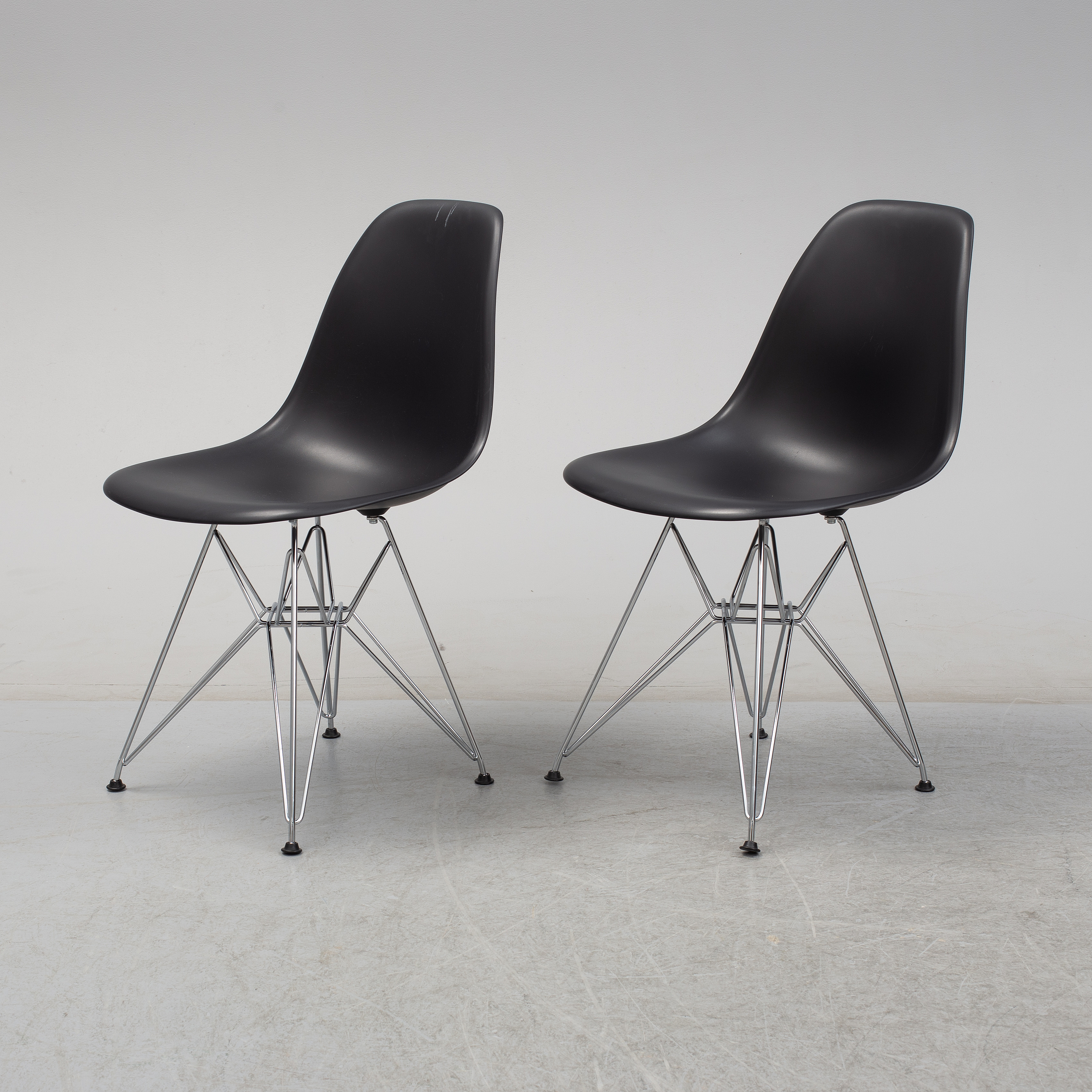 6 'DSR' chairs by Charles & Ray Eames, Vitra. - Bukowskis