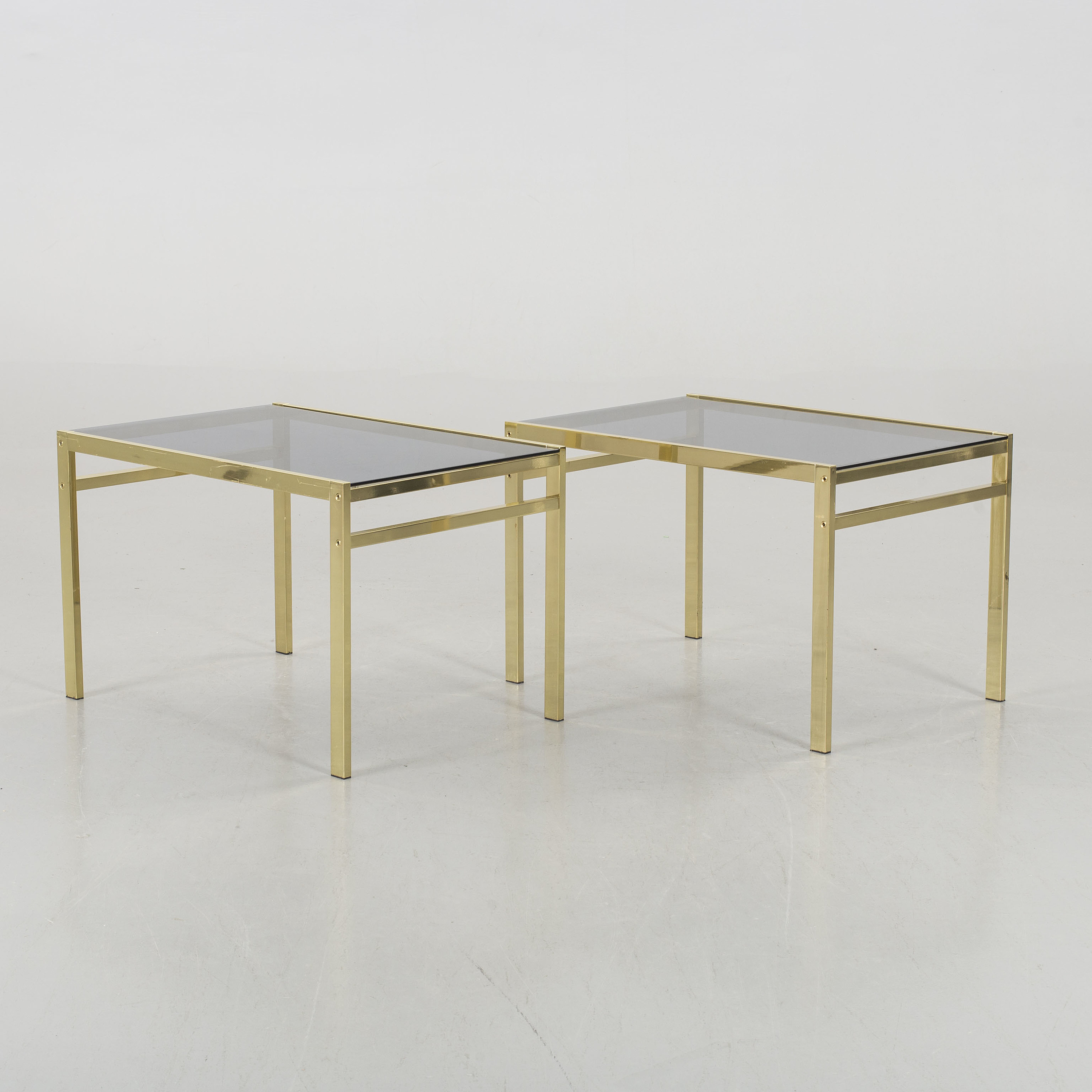 A PAIR OF BRASS TABLES. - Bukowskis