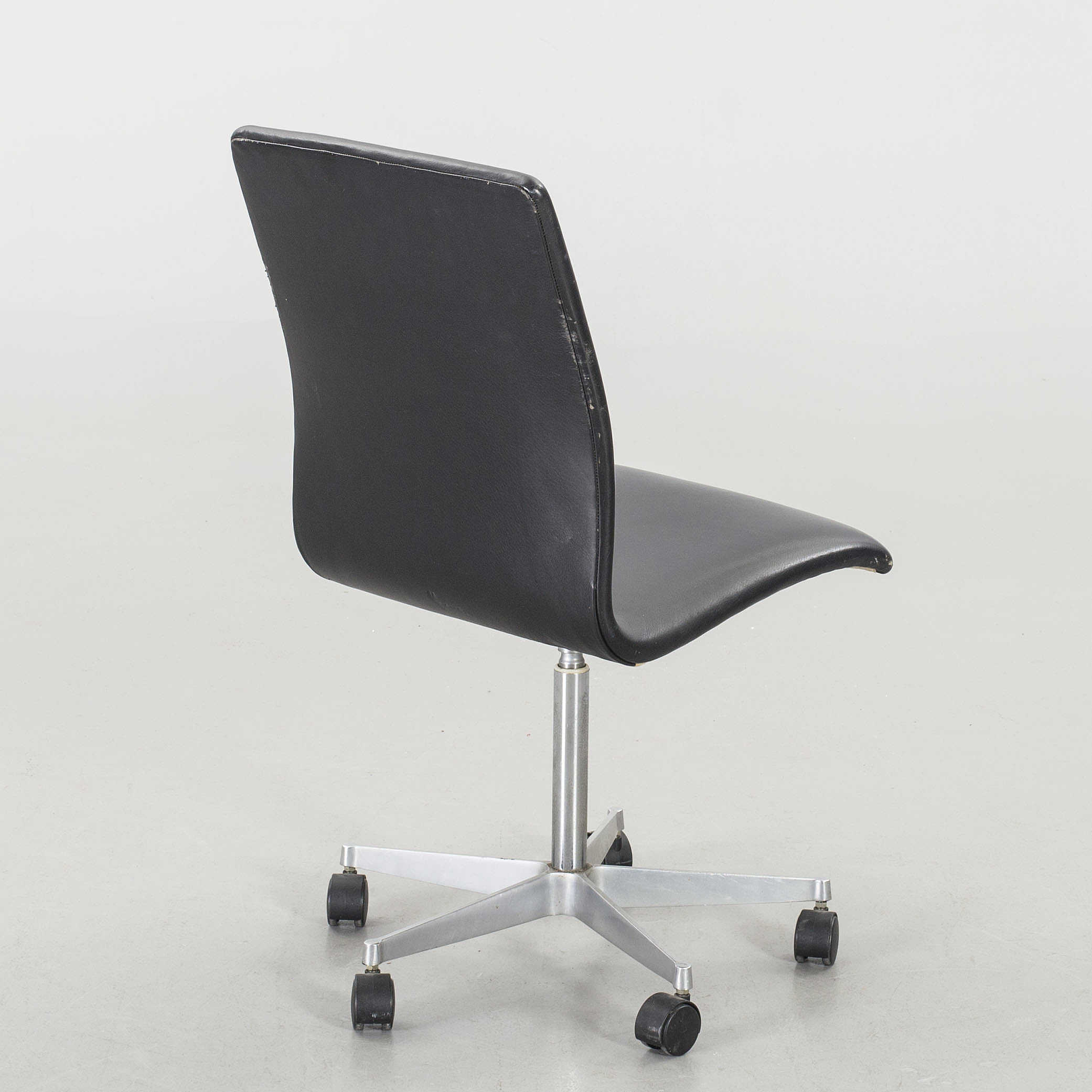 ARNE JACOBSEN, an Oxford chair 1985. - Bukowskis