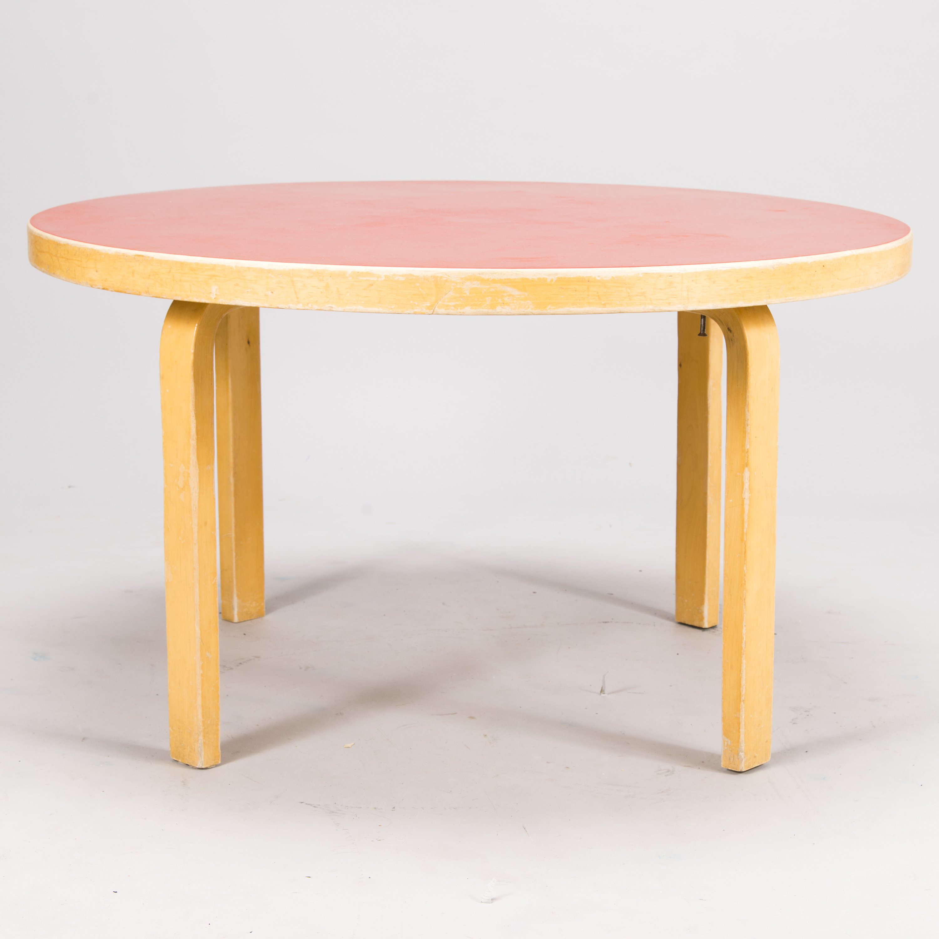 ALVAR AALTO, a mid 20th century coffee table for Artek. - Bukowskis