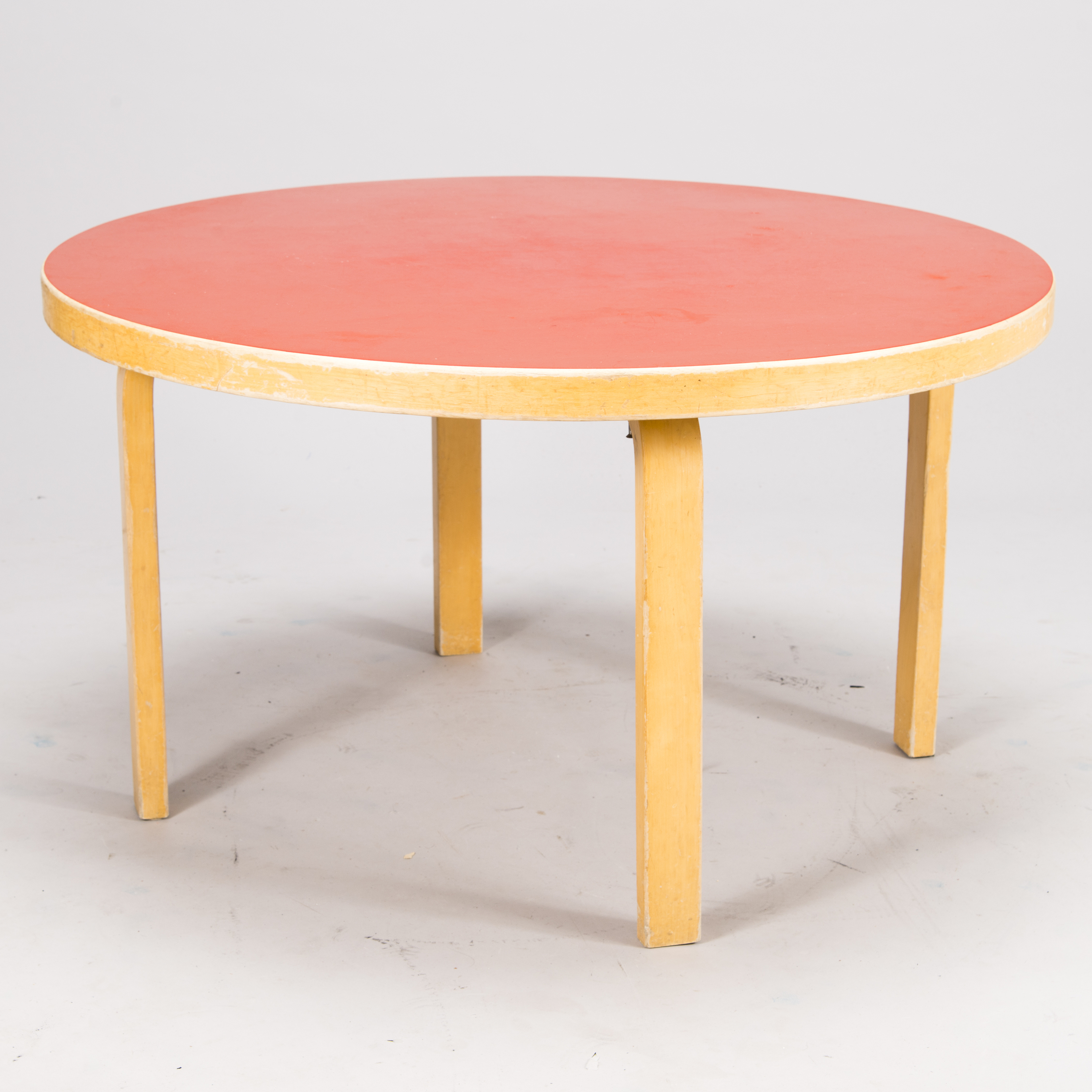 ALVAR AALTO, a mid 20th century coffee table for Artek. - Bukowskis