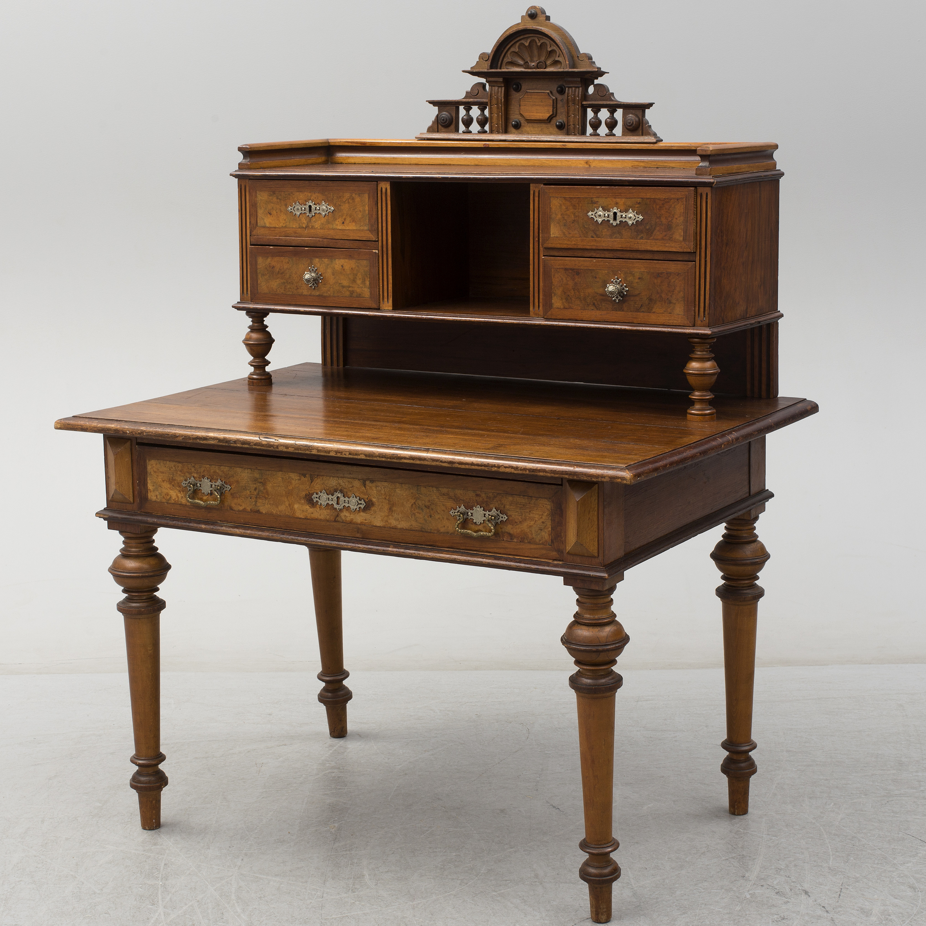 A circa 1900 writing desk. - Bukowskis