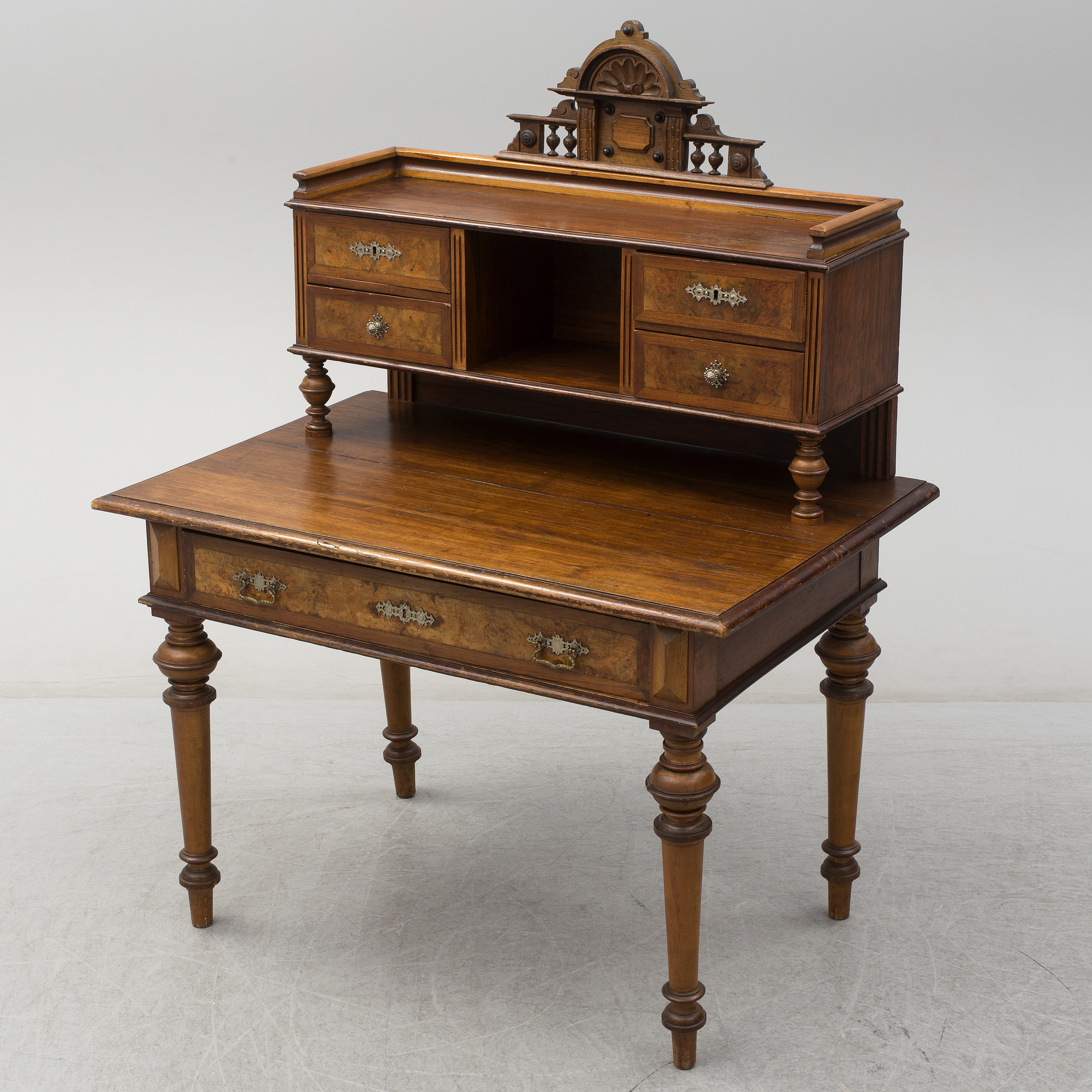 A circa 1900 writing desk. - Bukowskis