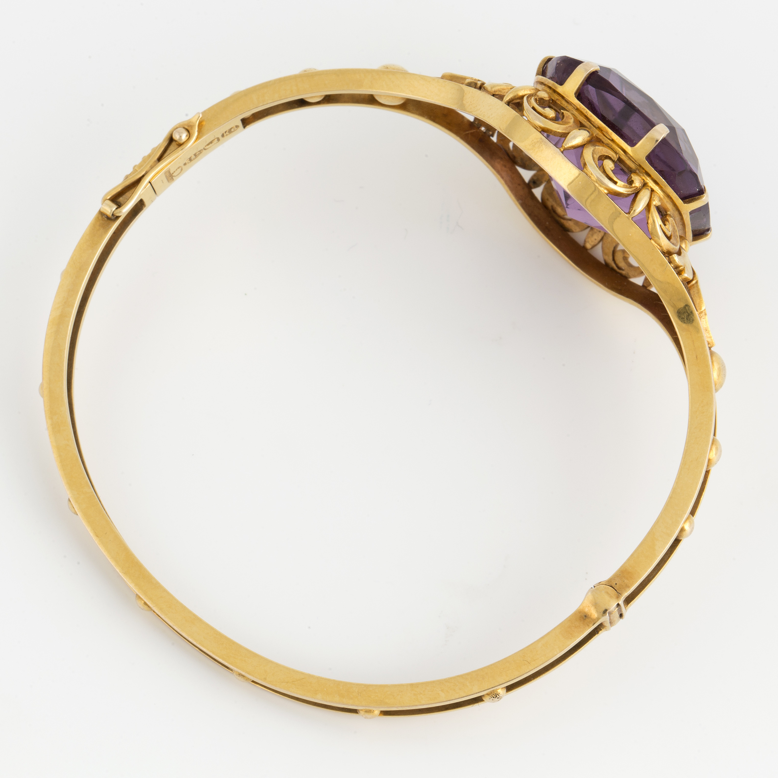 ARMRING, 14K guld med ametist, A.Tillander, Helsingfors 1939. - Bukowskis