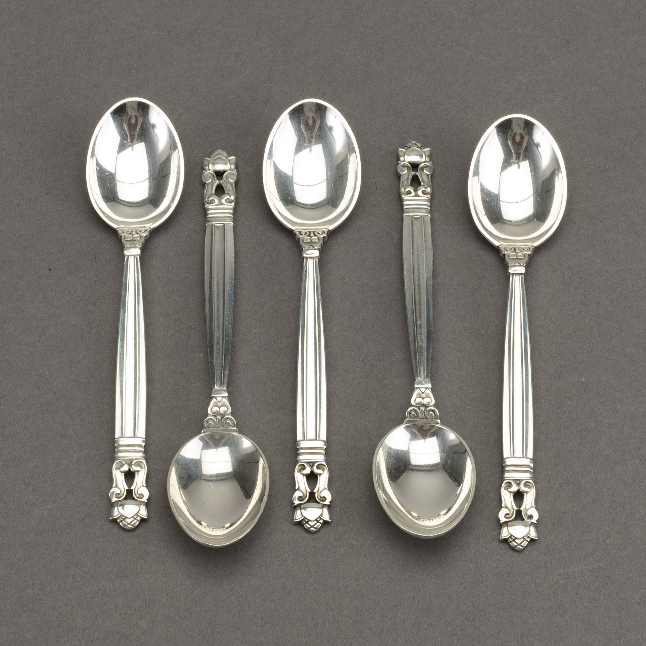 JOHAN ROHDE, skedar 11 st silver "Konge/Acorn" för Georg Jensen Danmark ...