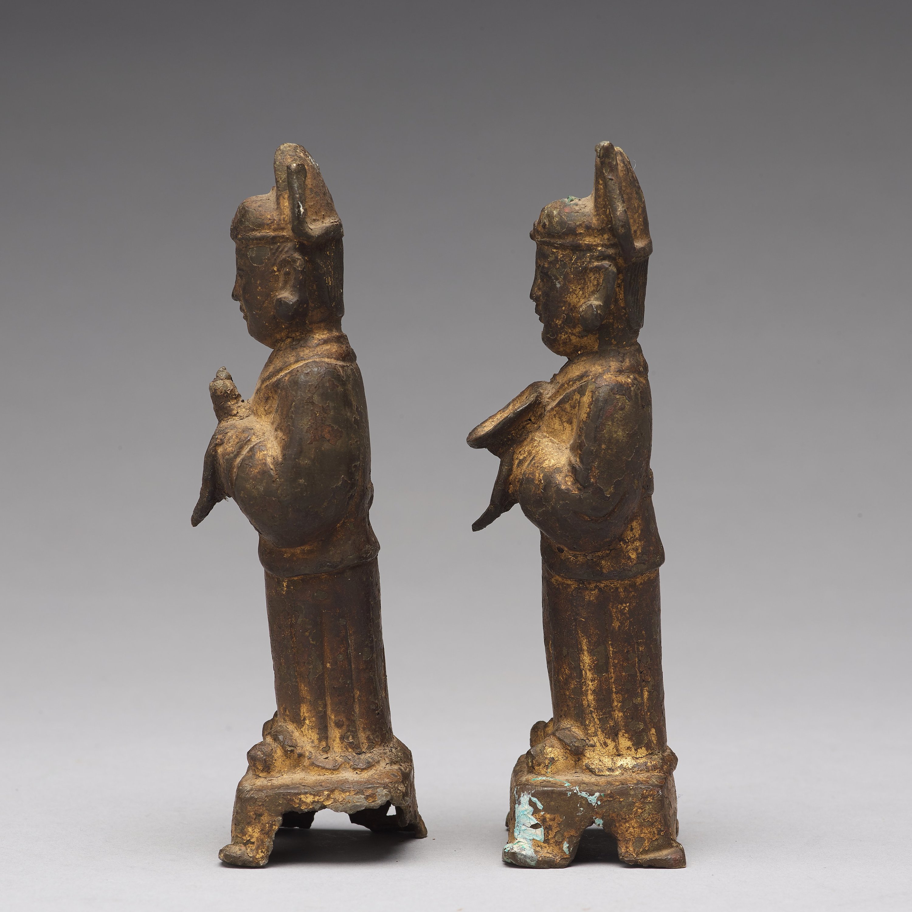A pair of bronze figurines, Ming dynasty, 17th Century. - Bukowskis