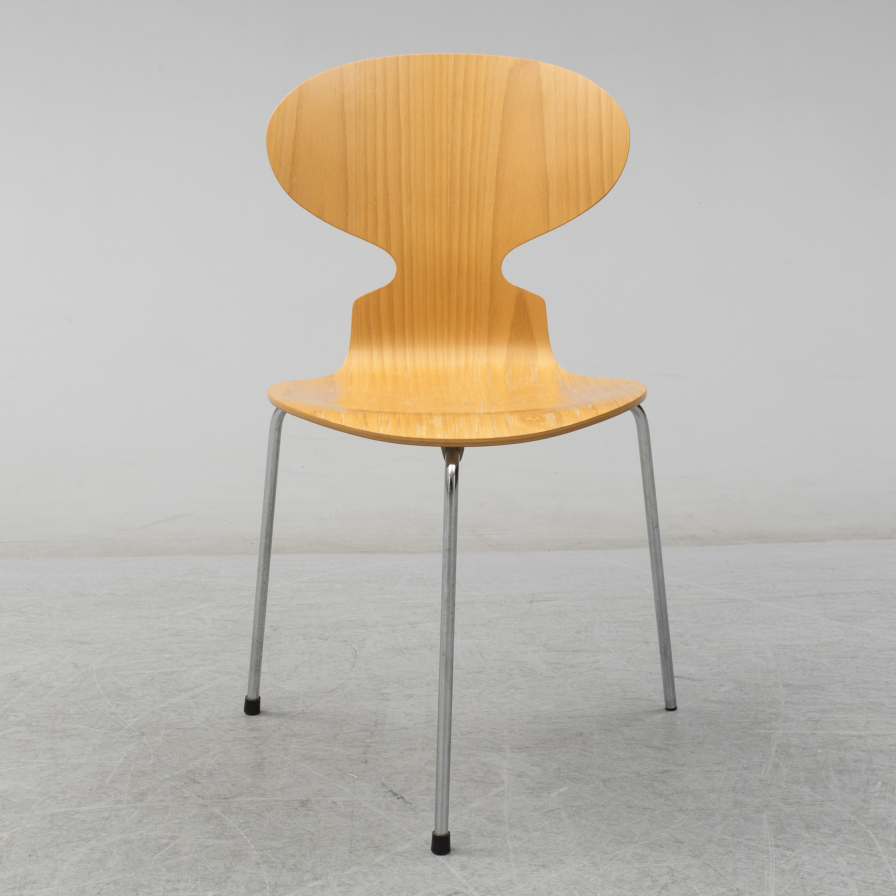 ARNE JACOBSEN, stol, "Myran", Fritz Hansen, 1992. - Bukowskis