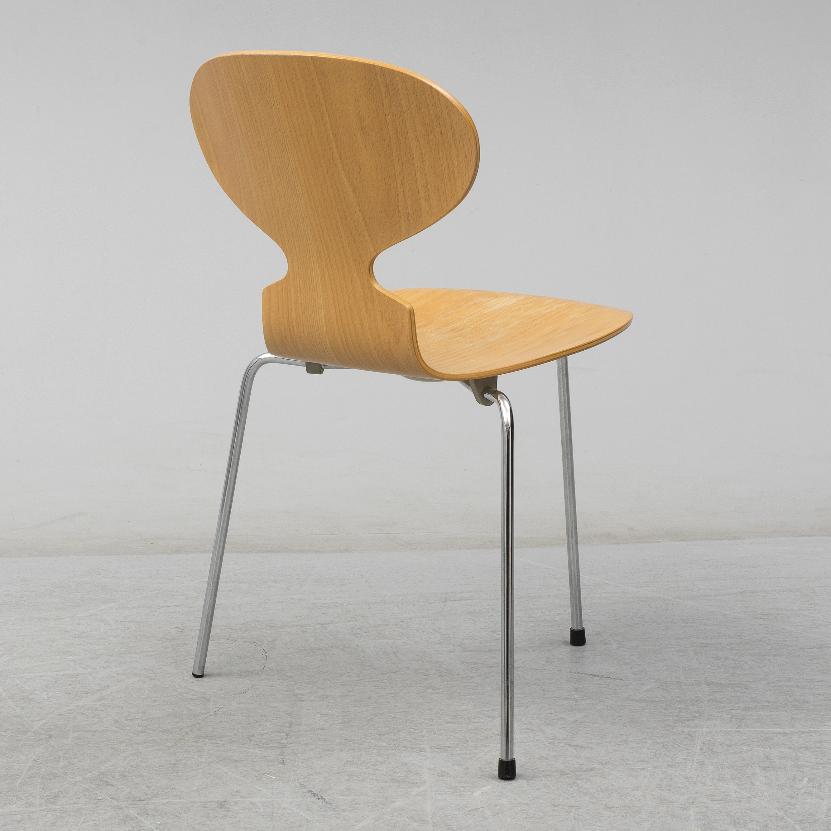 ARNE JACOBSEN, stol, "Myran", Fritz Hansen, 1992. - Bukowskis