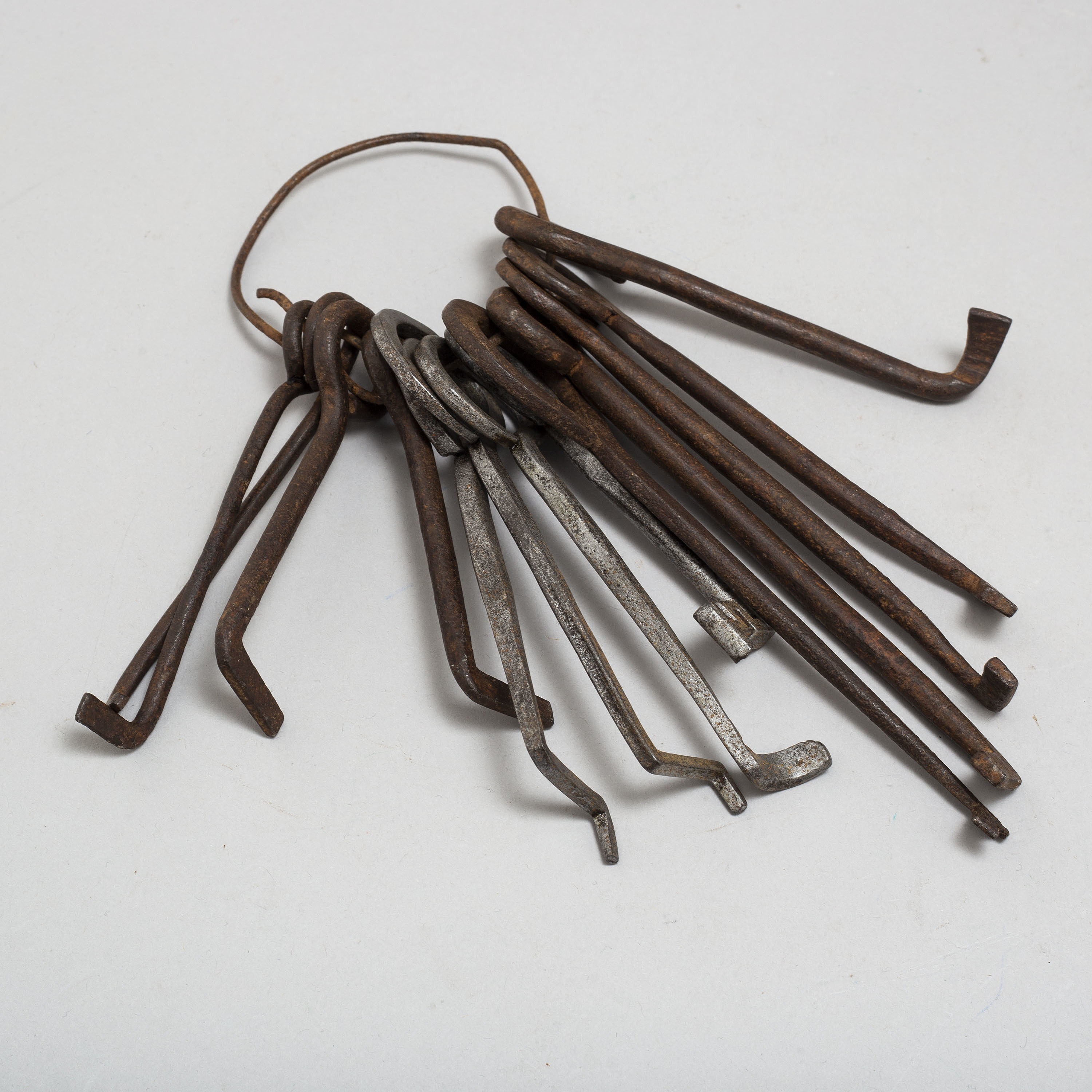 A set of 13 iron picklocks, 18th century. - Bukowskis