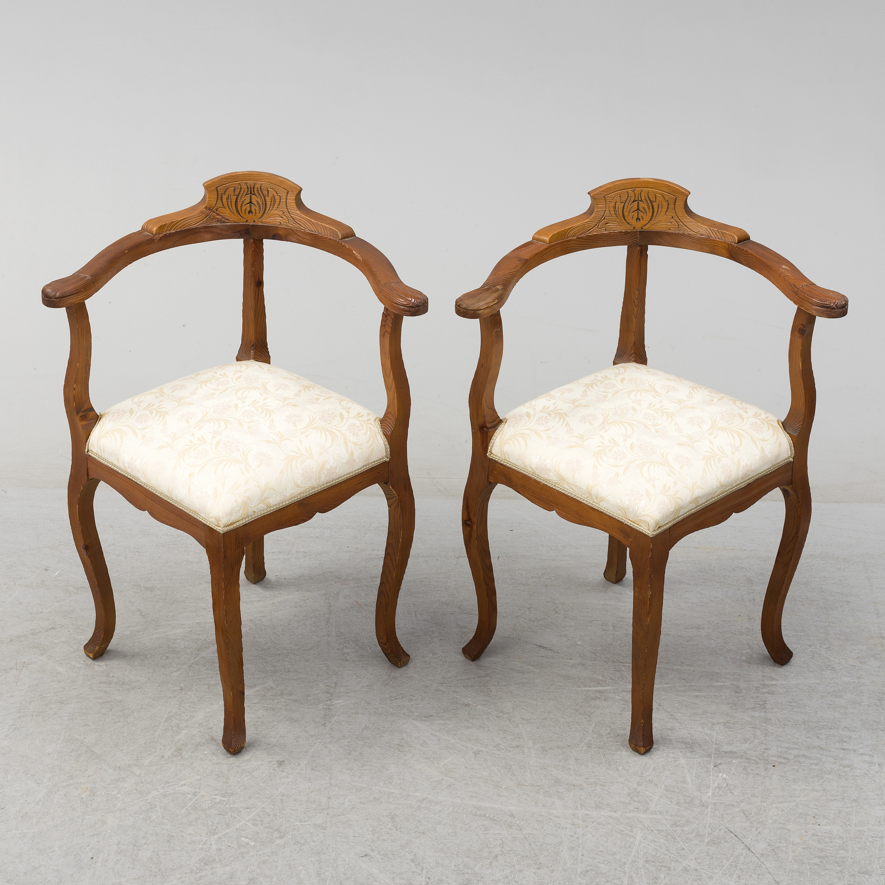 A pair early 20th century chairs. - Bukowskis